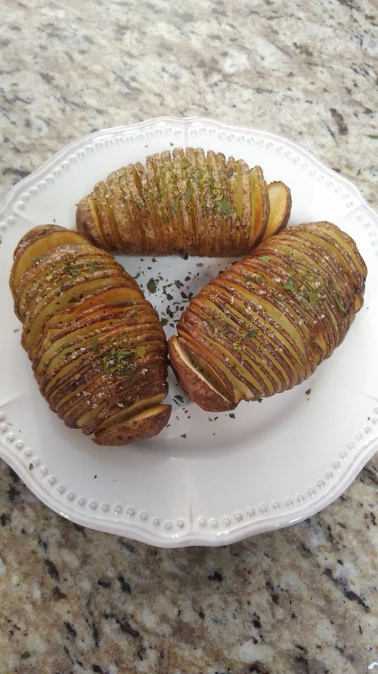 Hasselback potatoes | Scrolller