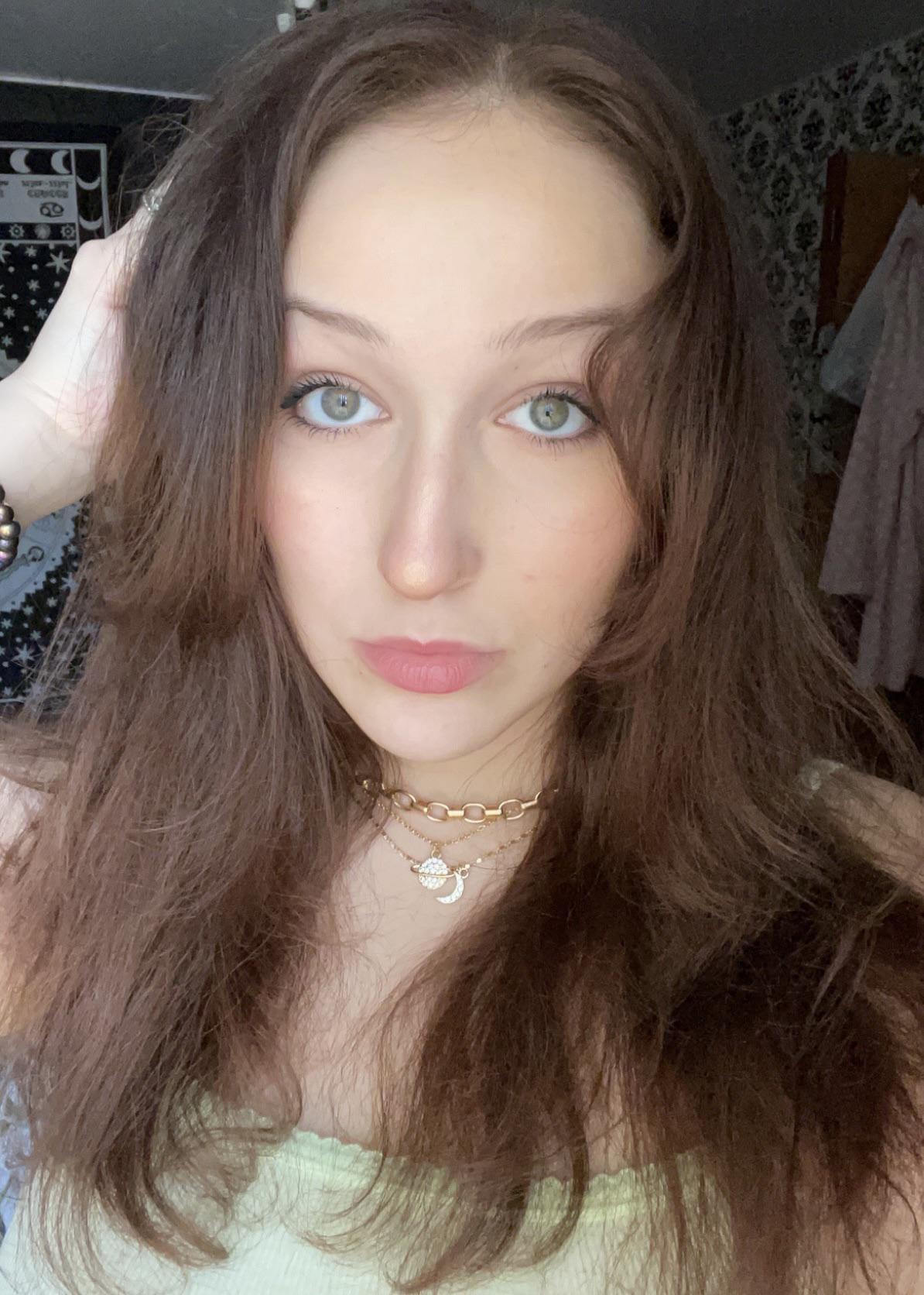 haven’t gone without my colored contacts in forever..😳 hope you enjoy my eye balls! 💚 | Scrolller