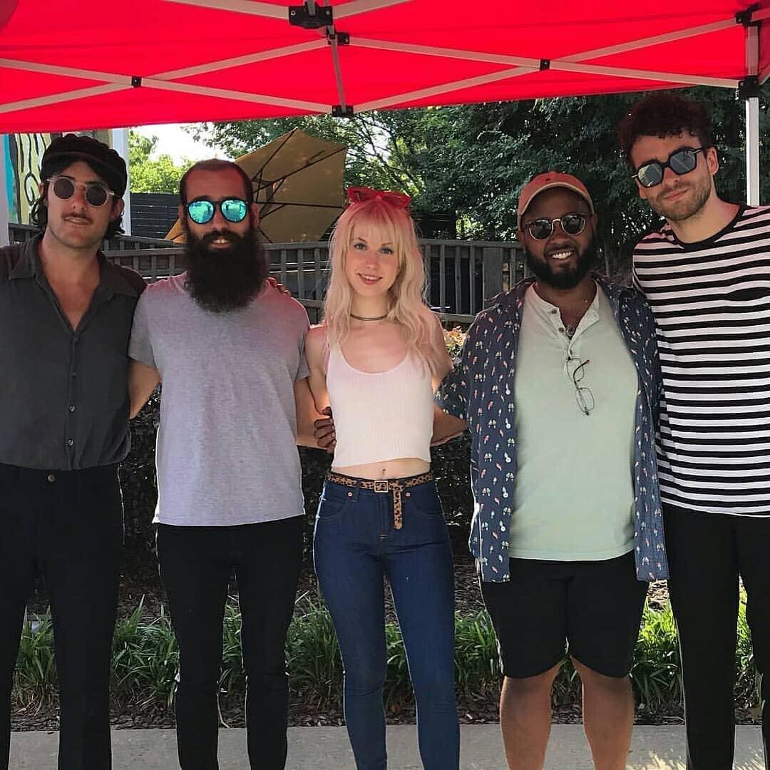 hayley looking like a snack | Scrolller