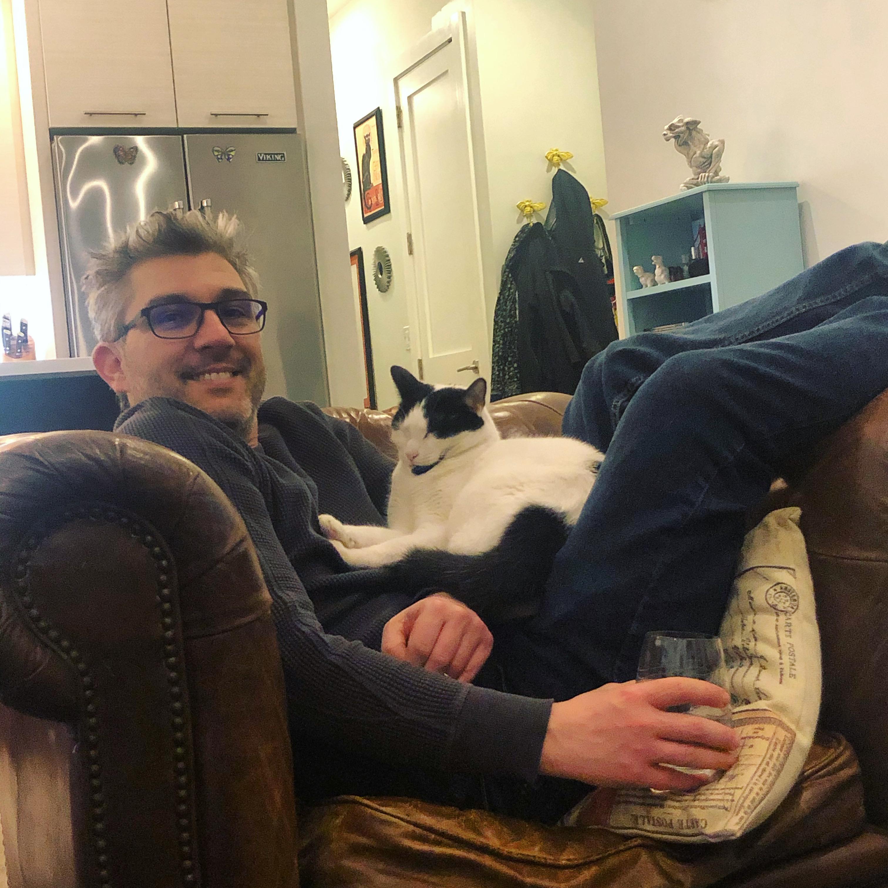 He didn’t want the cat and now they are inseparable. | Scrolller