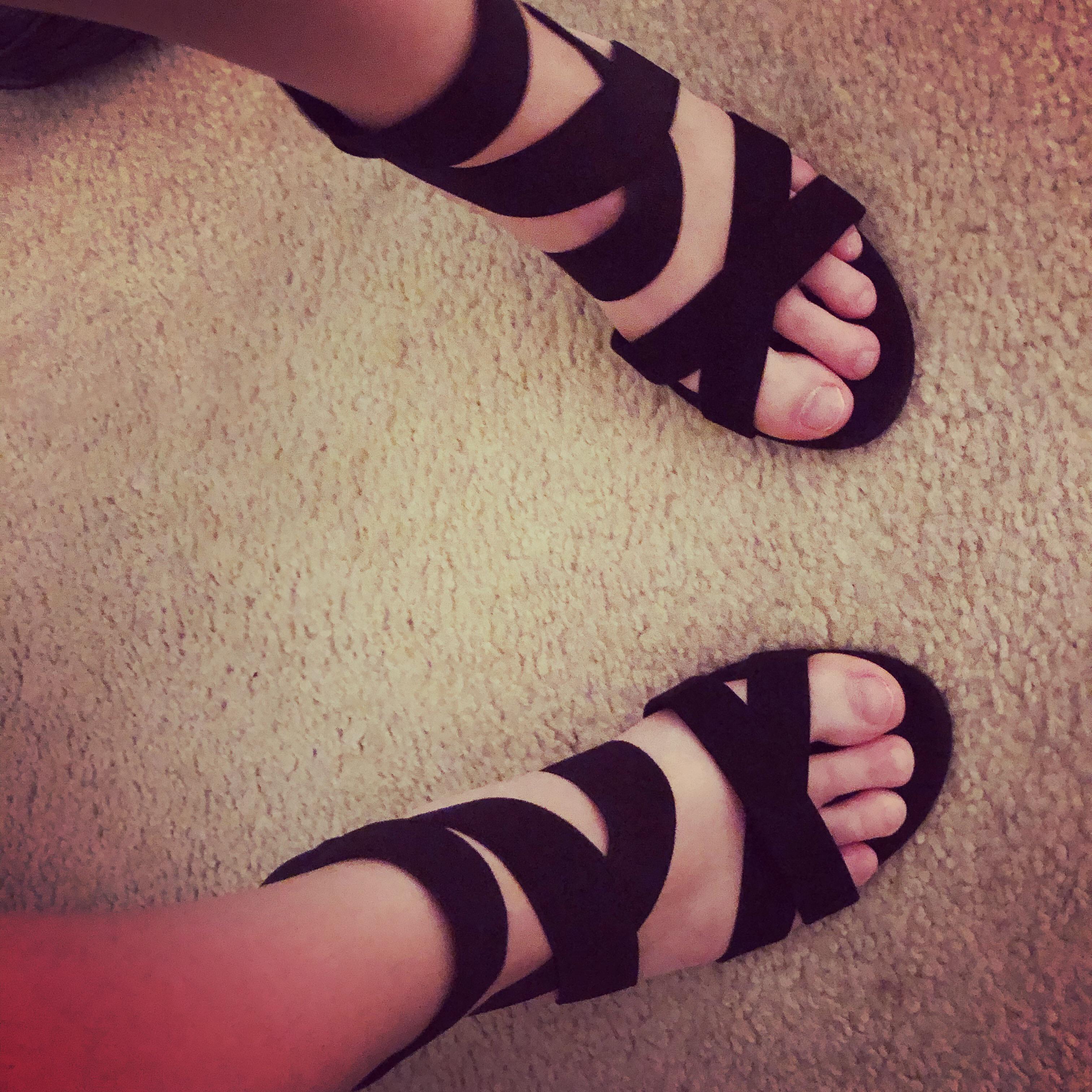 Tiny heels and toes! | Scrolller