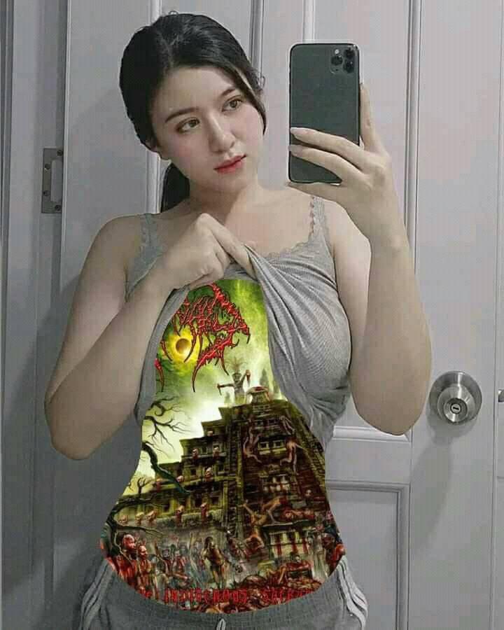 Hellllp who is she? | Scrolller