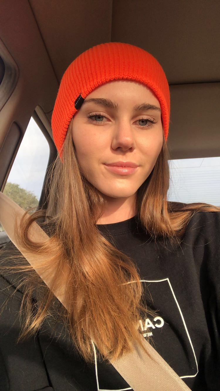 helllo [20] | Scrolller