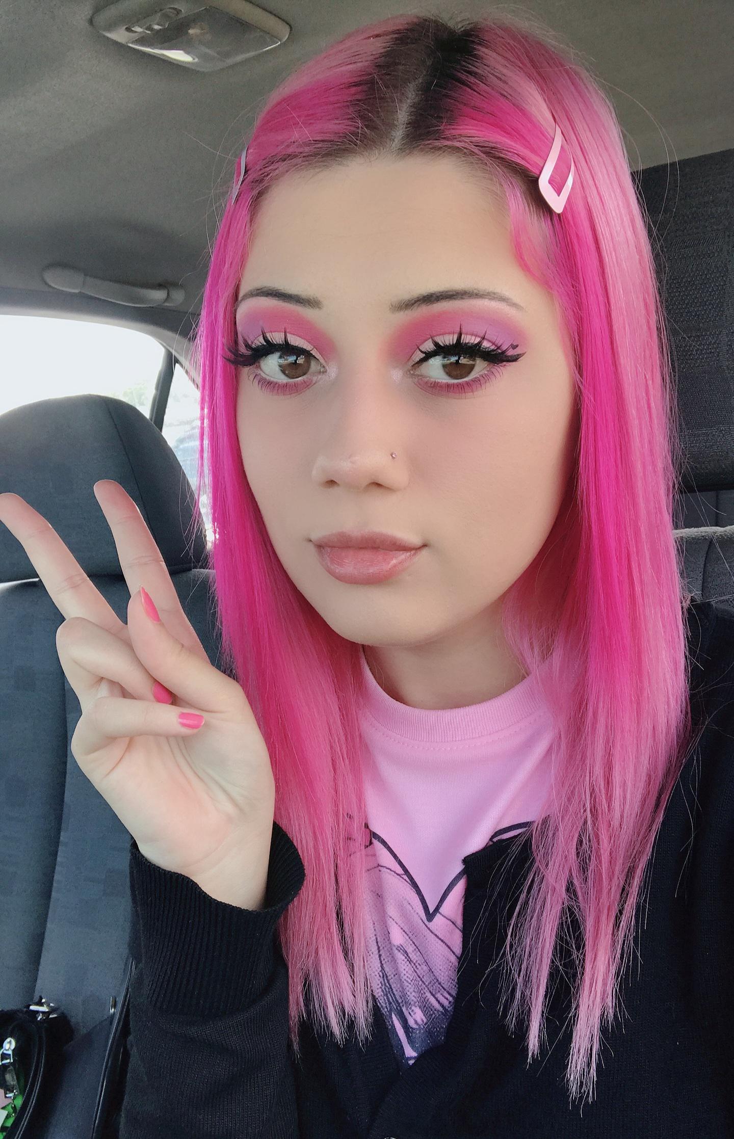 Hello ☆ | Scrolller