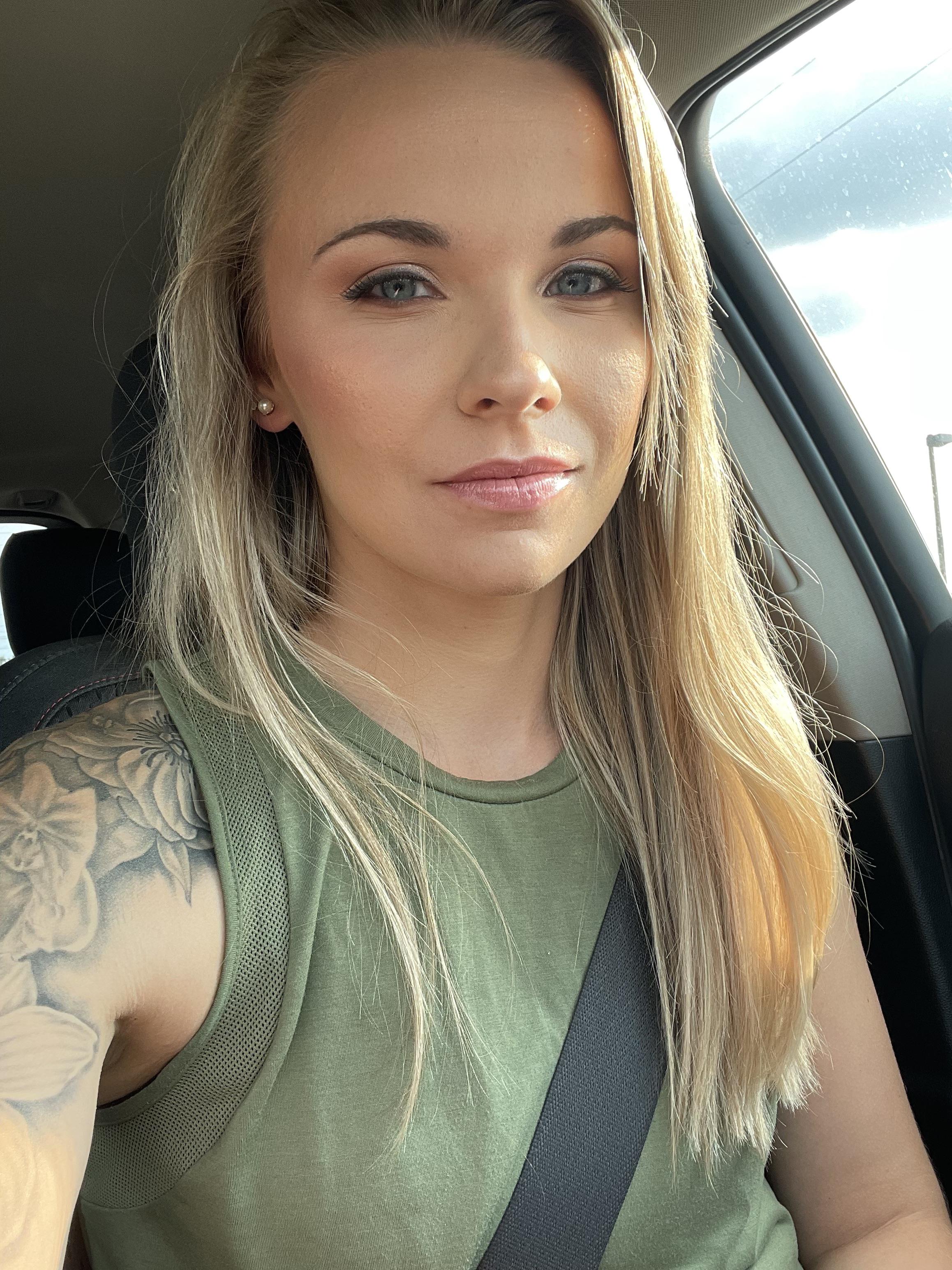 Hello :) | Scrolller