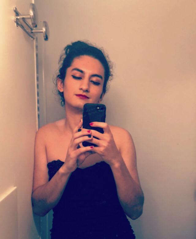 Hello 🥰 do I fit here ? 😸🎀 | Scrolller