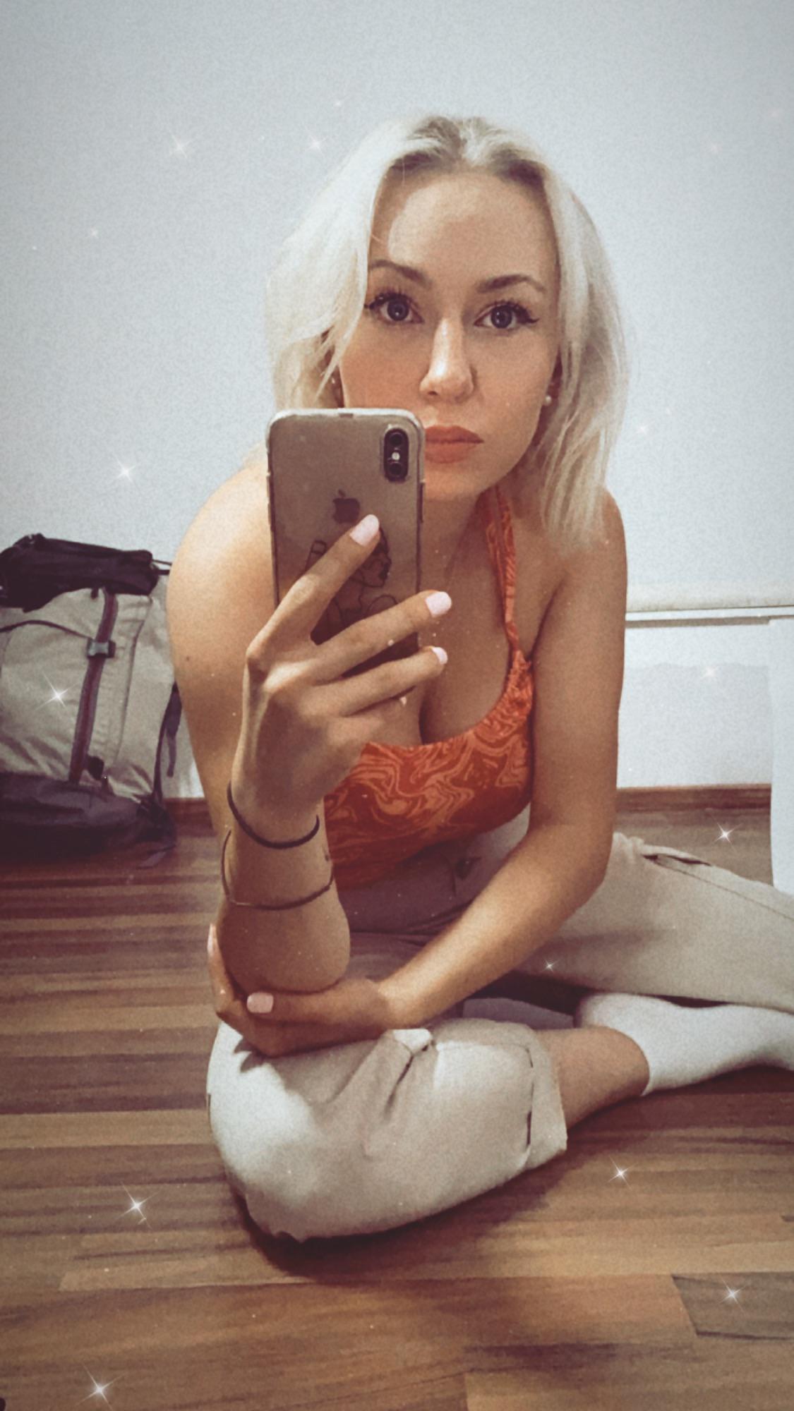 Hello [f25] | Scrolller