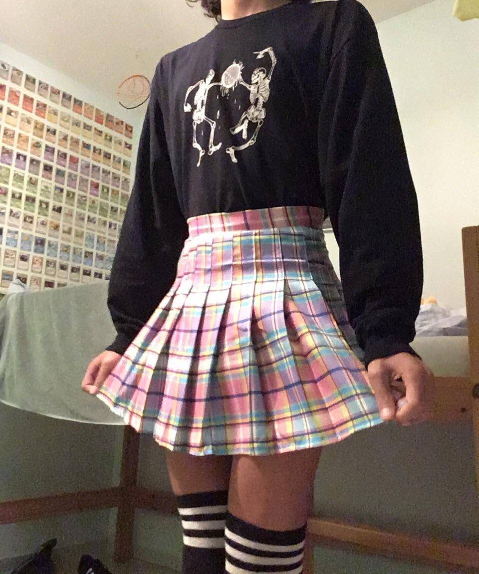 Hello I’m a human | Scrolller