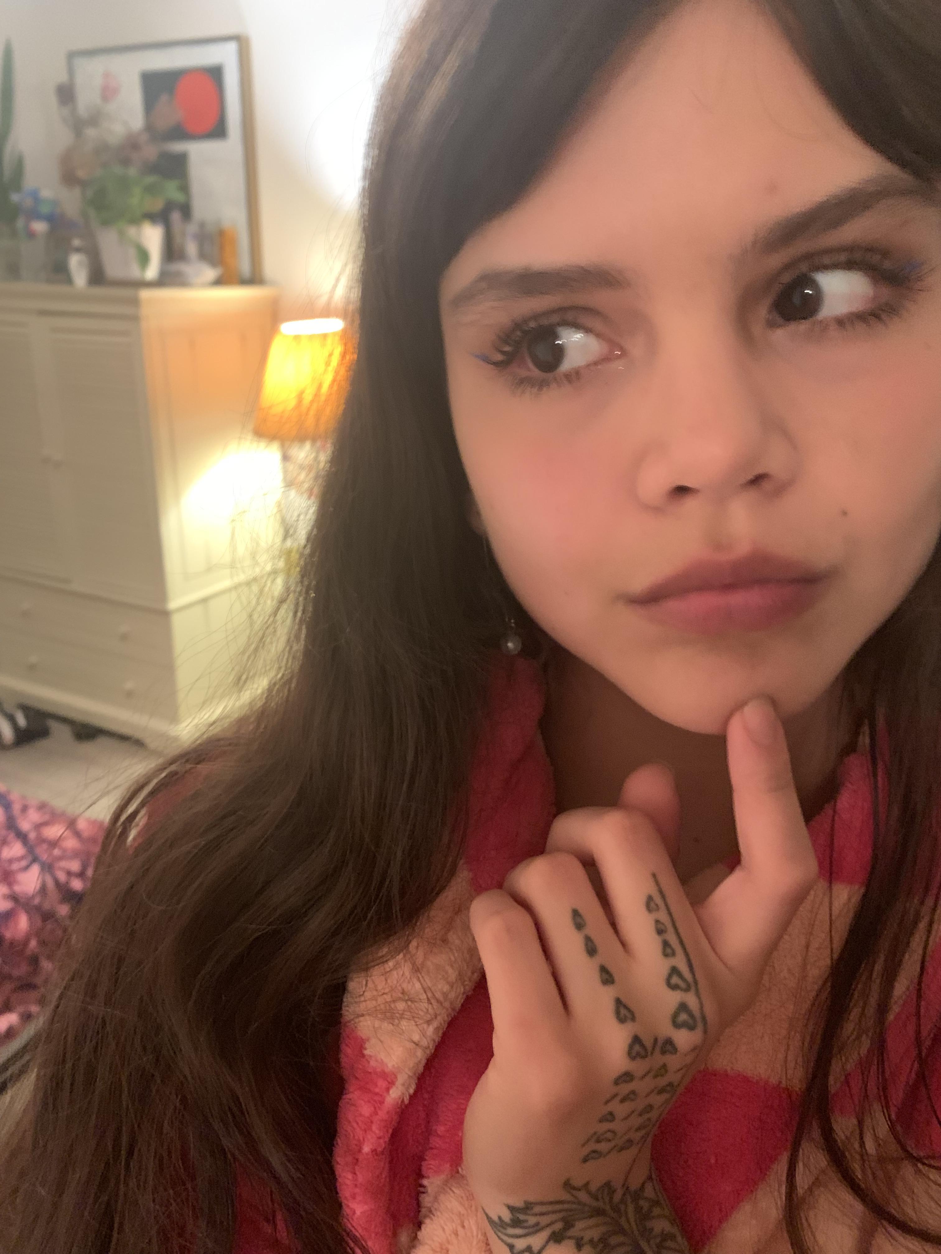 hello I’m online (: chloenoa on chaturbate | Scrolller