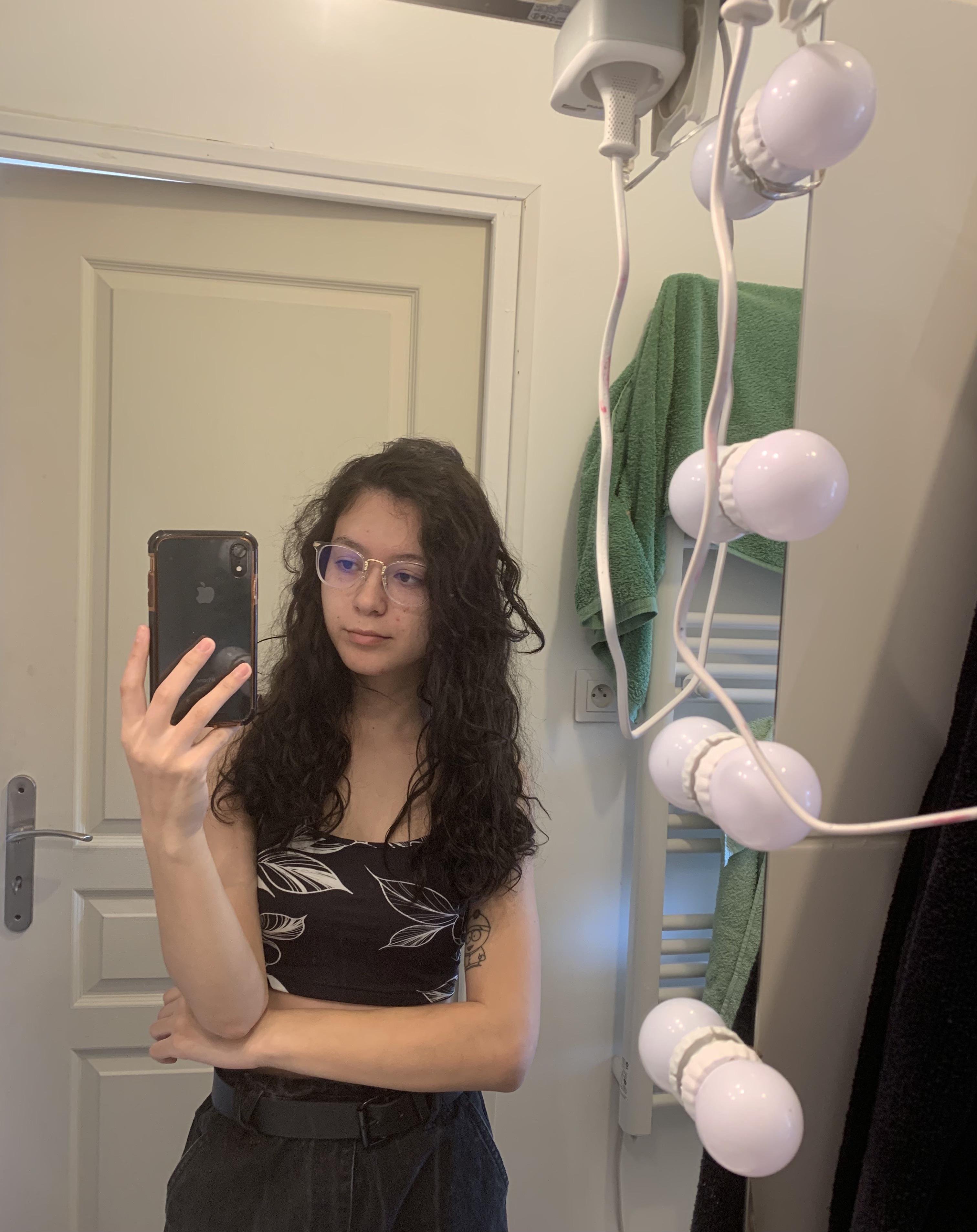 Hello 👋😊 [over 18] | Scrolller