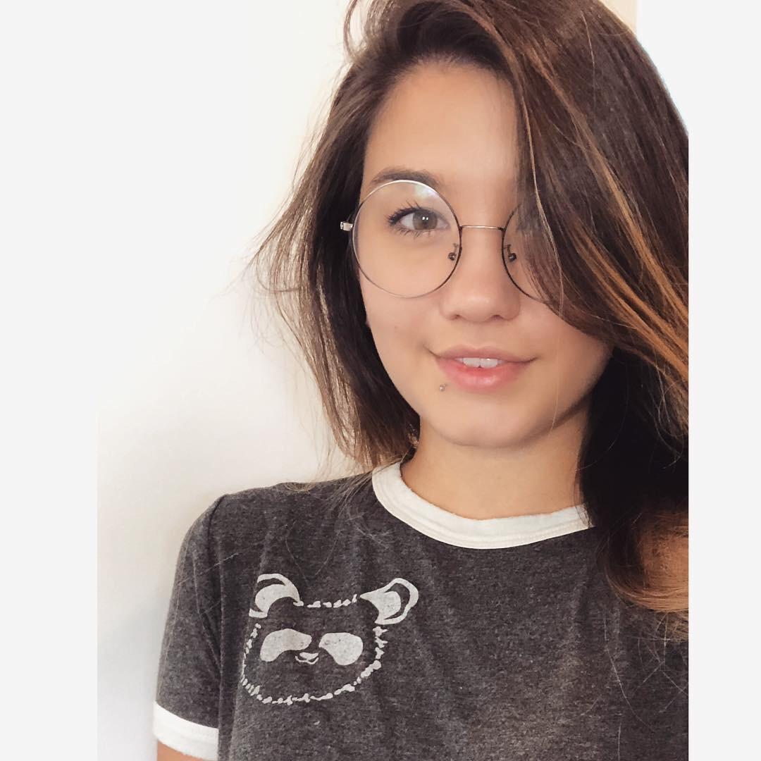 Hello people of reddit :) [F 19] | Scrolller