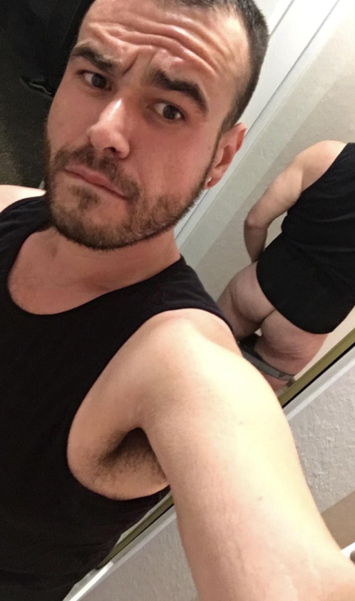 Hello sir | Scrolller