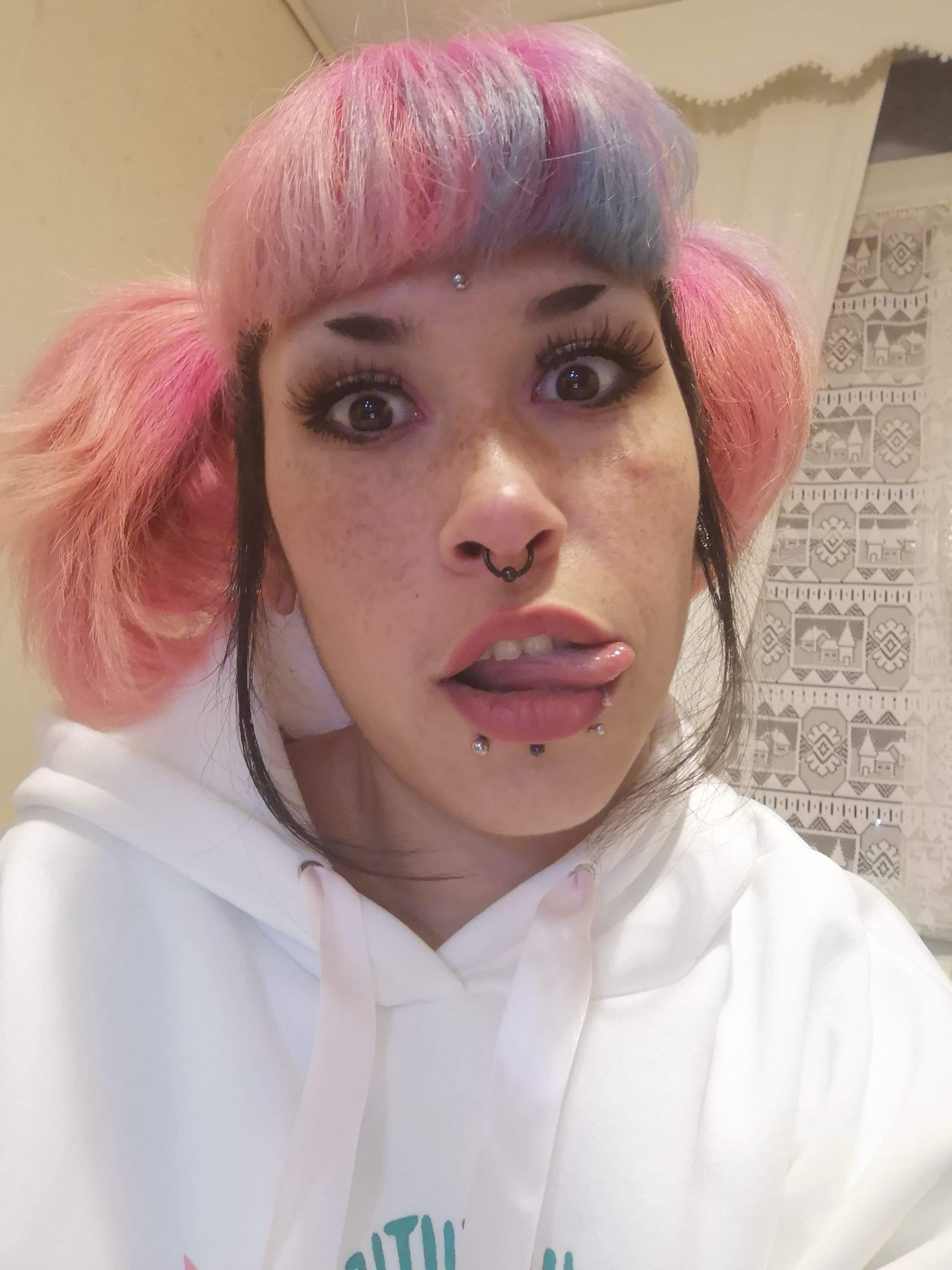 Hello there ! | Scrolller