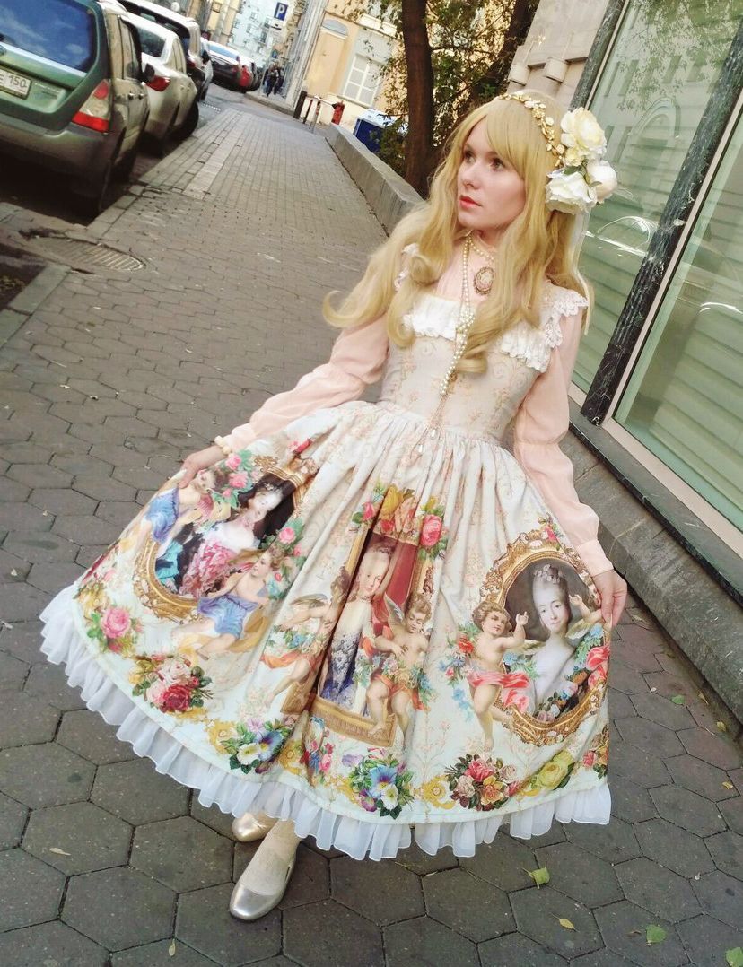 Help identifying a dress? Thank you. | Scrolller