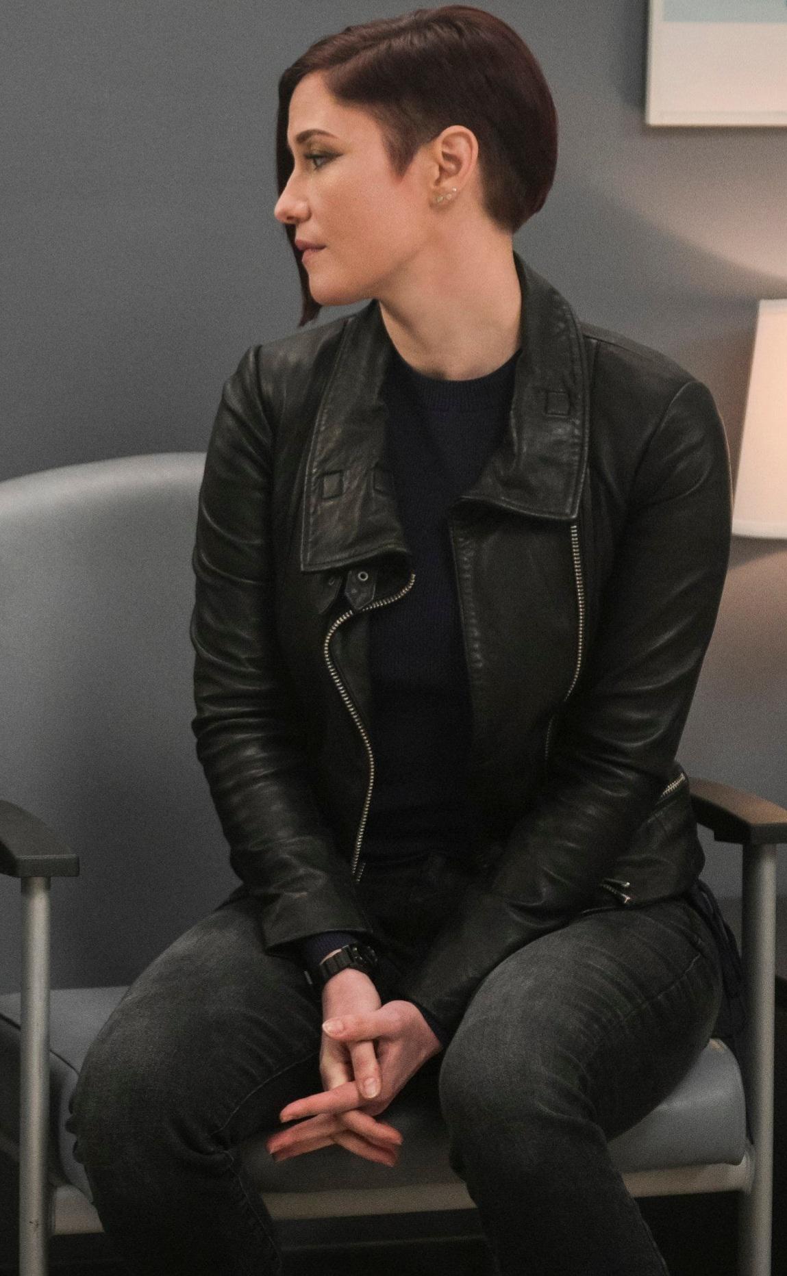 Her ass is so big you can see it from the front | Scrolller