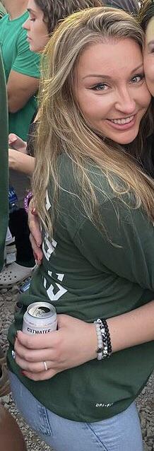 Her ass pokes out so nicely | Scrolller