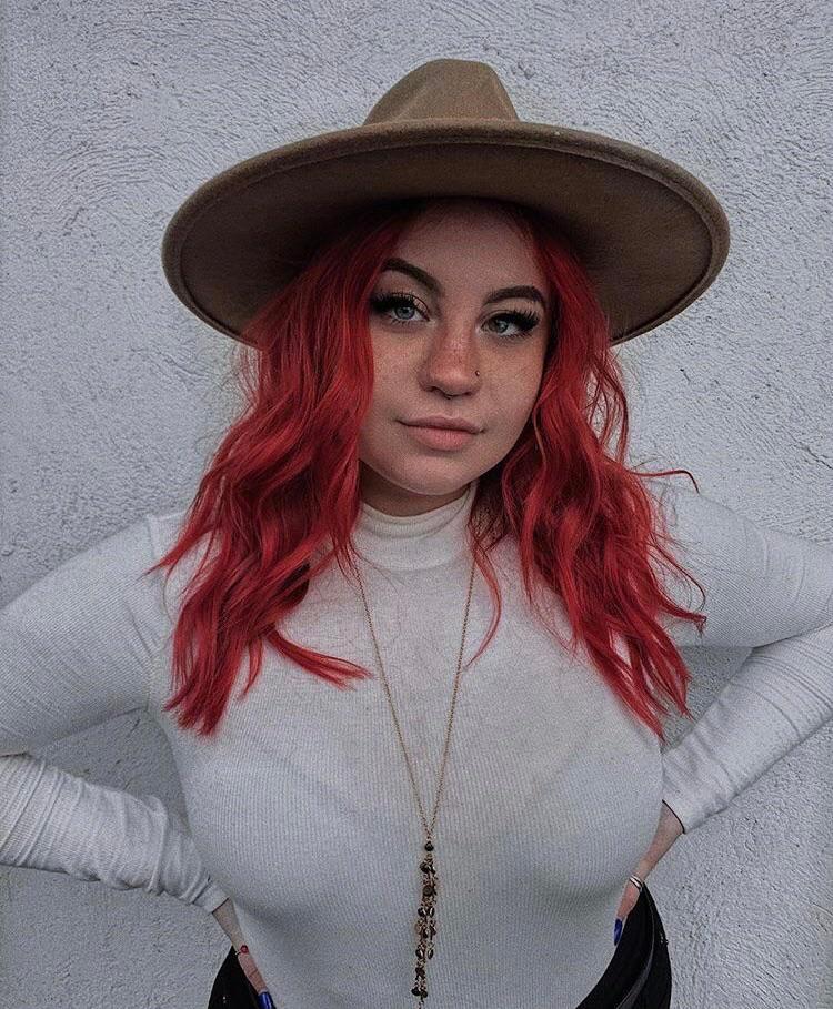 Her eyes get me every damn time | Scrolller