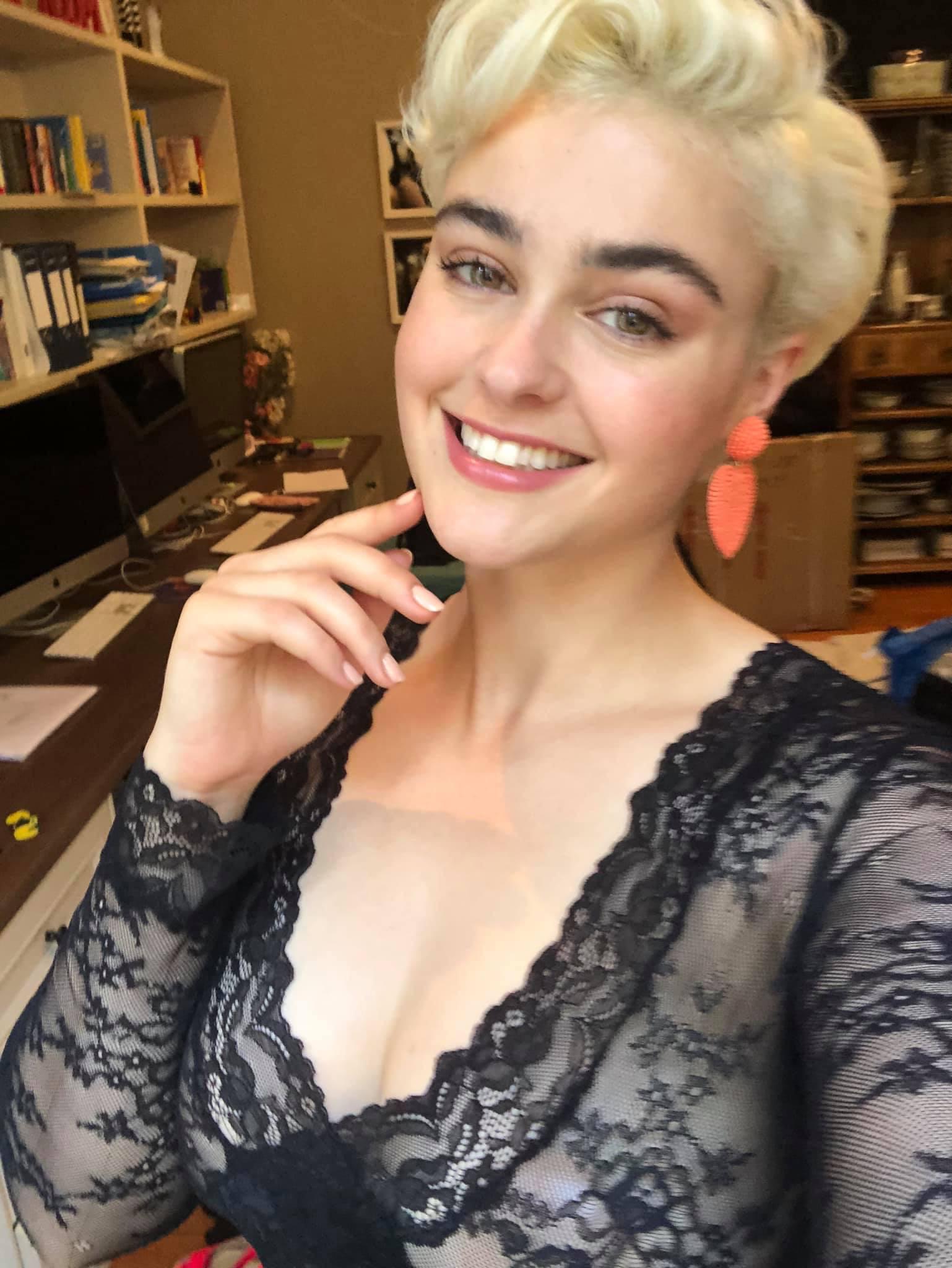 Her smile lights up any room | Scrolller