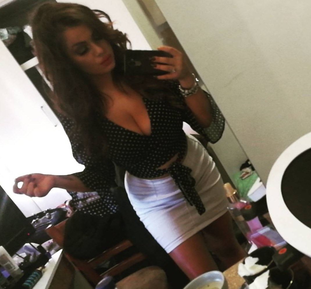 Here's a full body shot she just uploaded. Her tits make me wanna explode | Scrolller