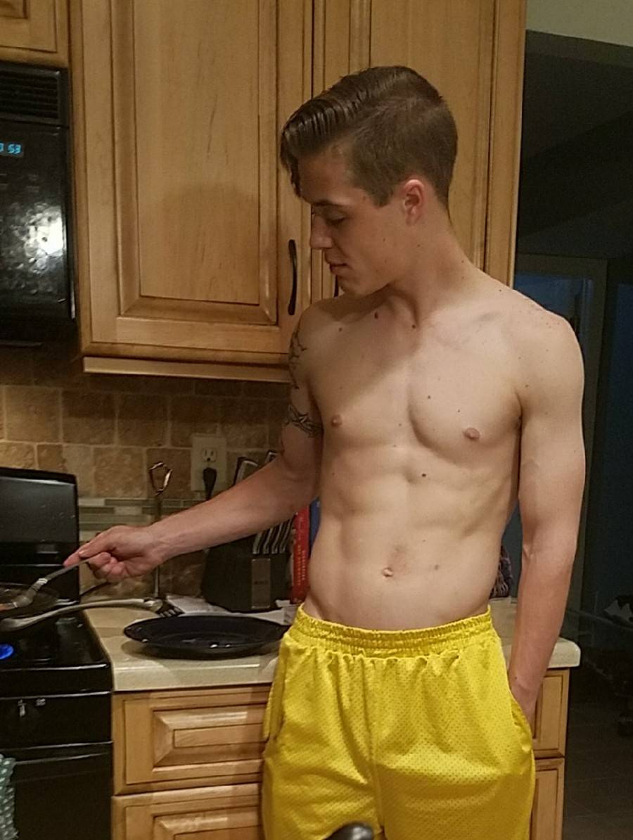 He's making me dinner | Scrolller