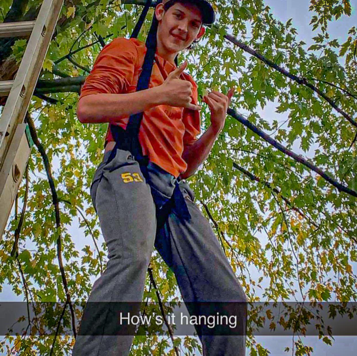 He's packing guys 👀🍆 | Scrolller