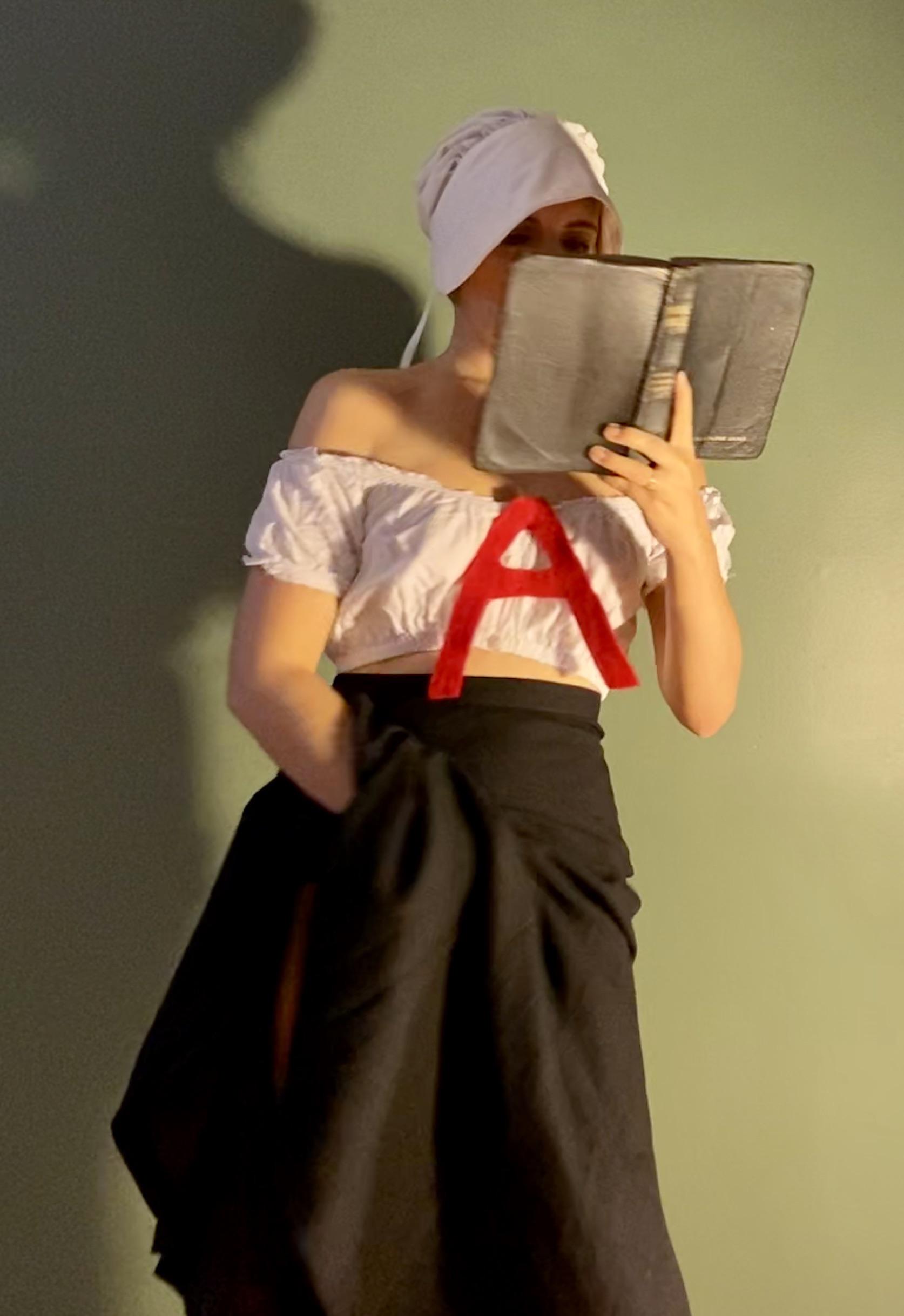 Hester Prynne Reads a Book | Scrolller