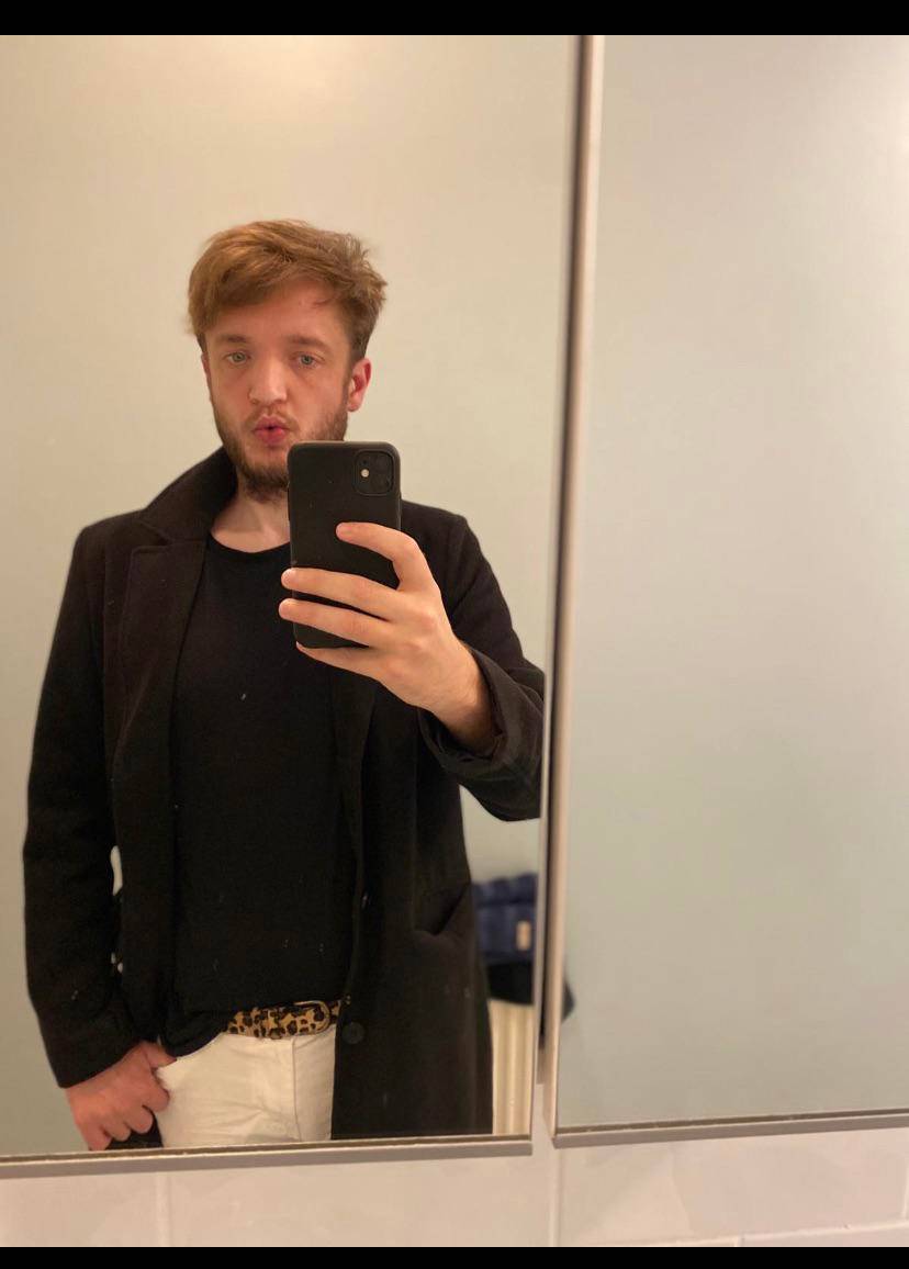 Hey Boys 😘 | Scrolller