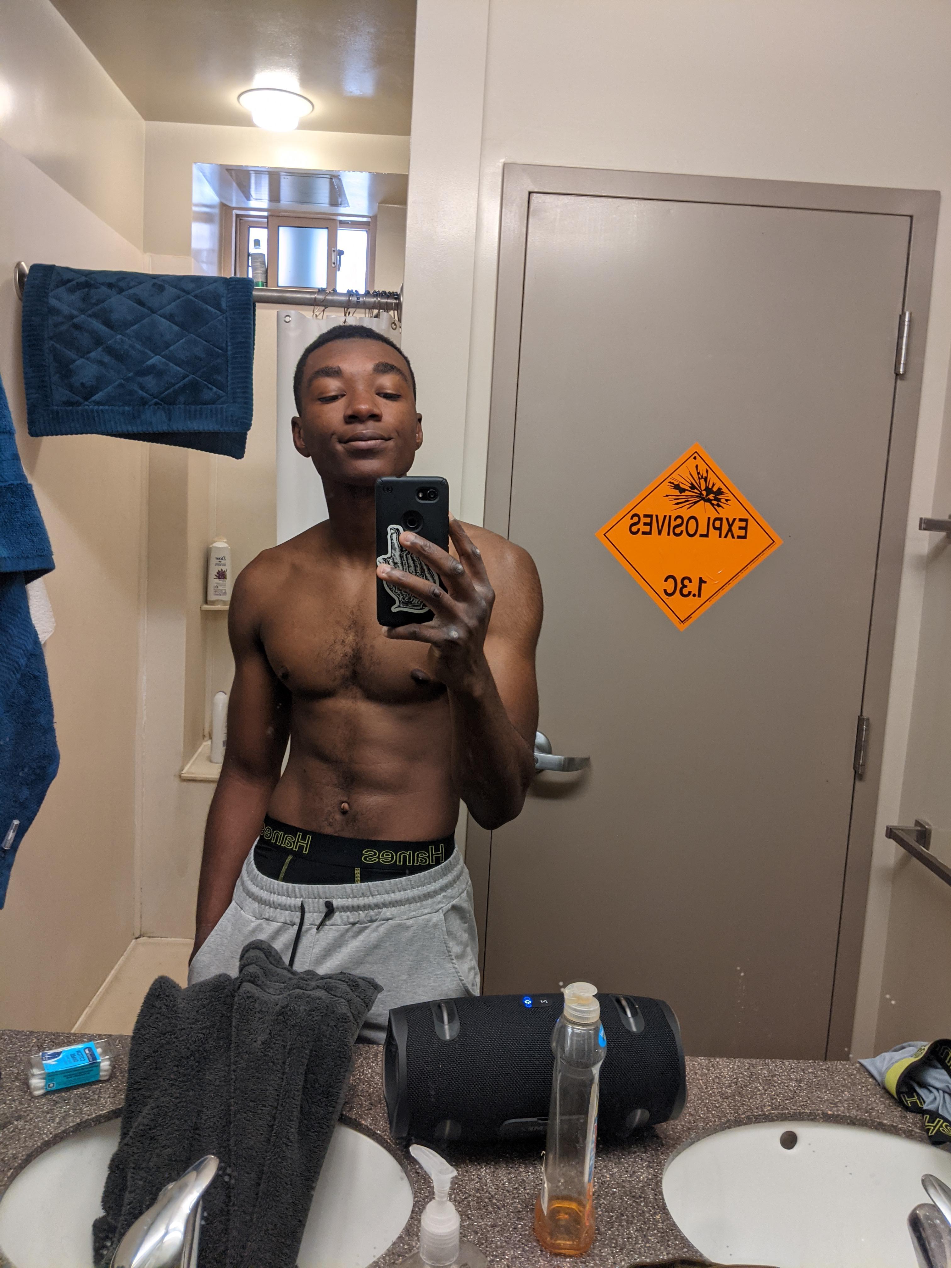 Hey bros 😁 | Scrolller