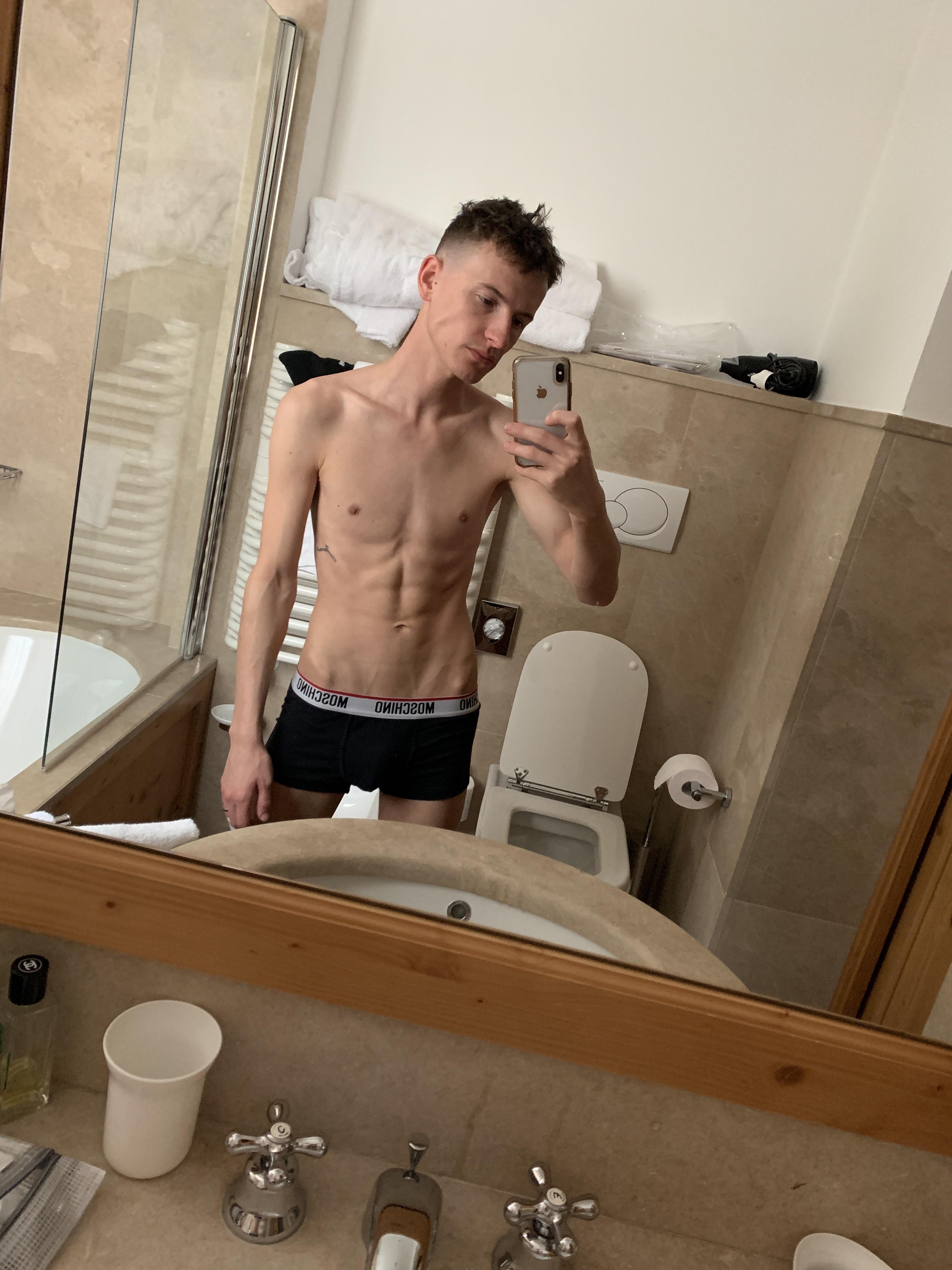 Hey everyone ! First time posting here :) | Scrolller