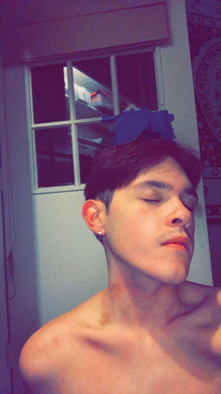 Hey guys :) | Scrolller