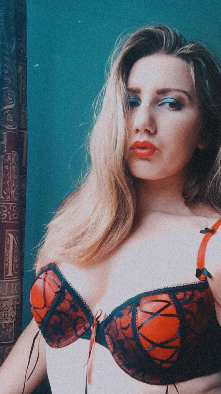 Hey papi 😈 | Scrolller