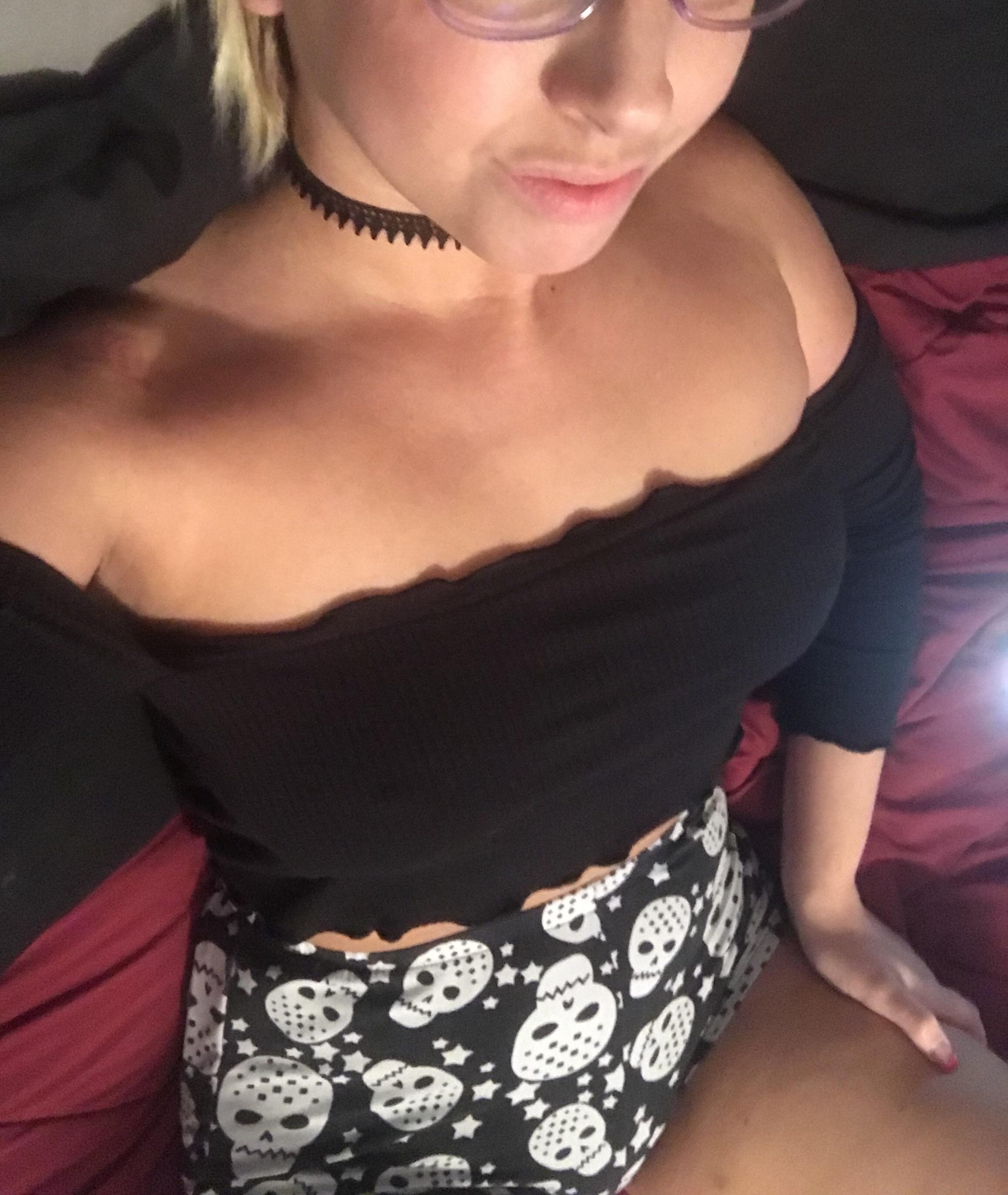 Hey, scratch my back and I’ll scratch yours 😼 [kik][gfe] | Scrolller