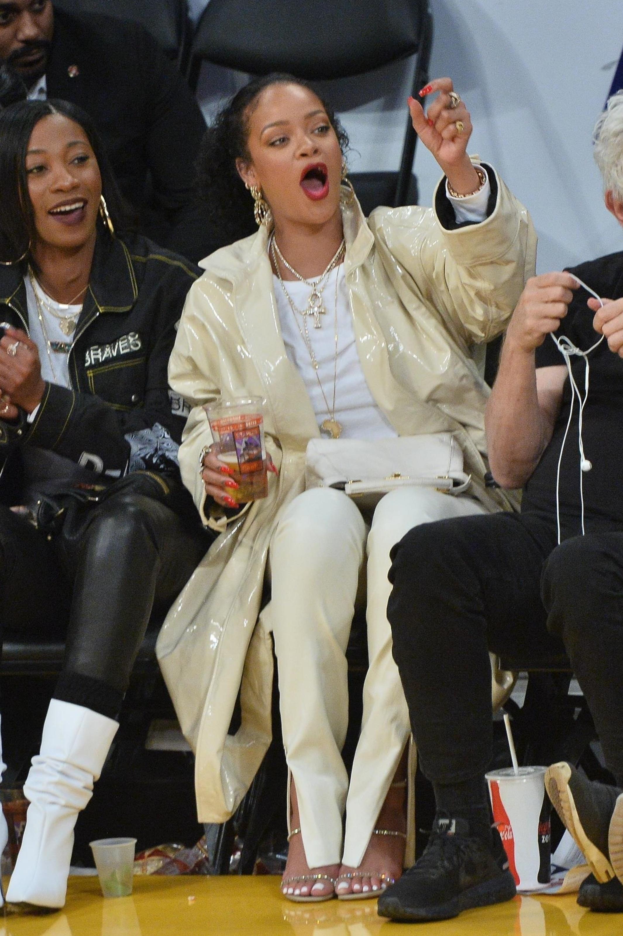 "Hey slave,come here and lick my feet" | Scrolller