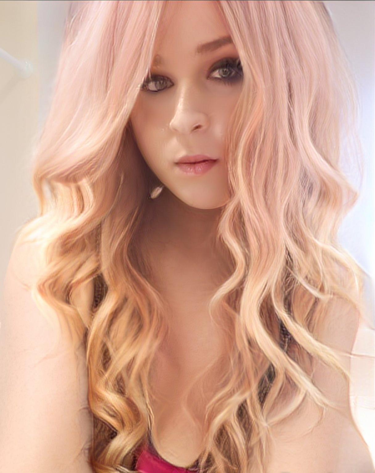 Heya everyone 😘 | Scrolller