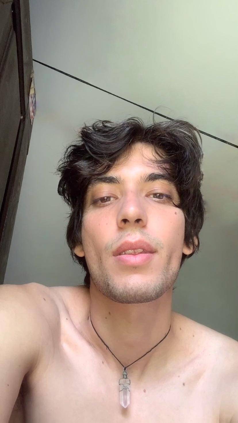 Heyyo guys | Scrolller