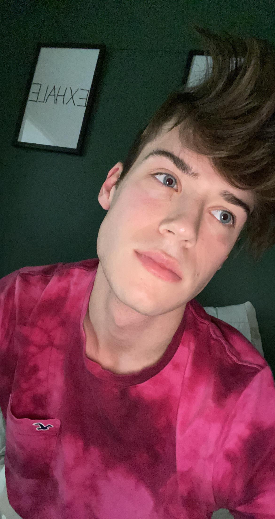 Hi, am Justin 🏋🏼 | Scrolller