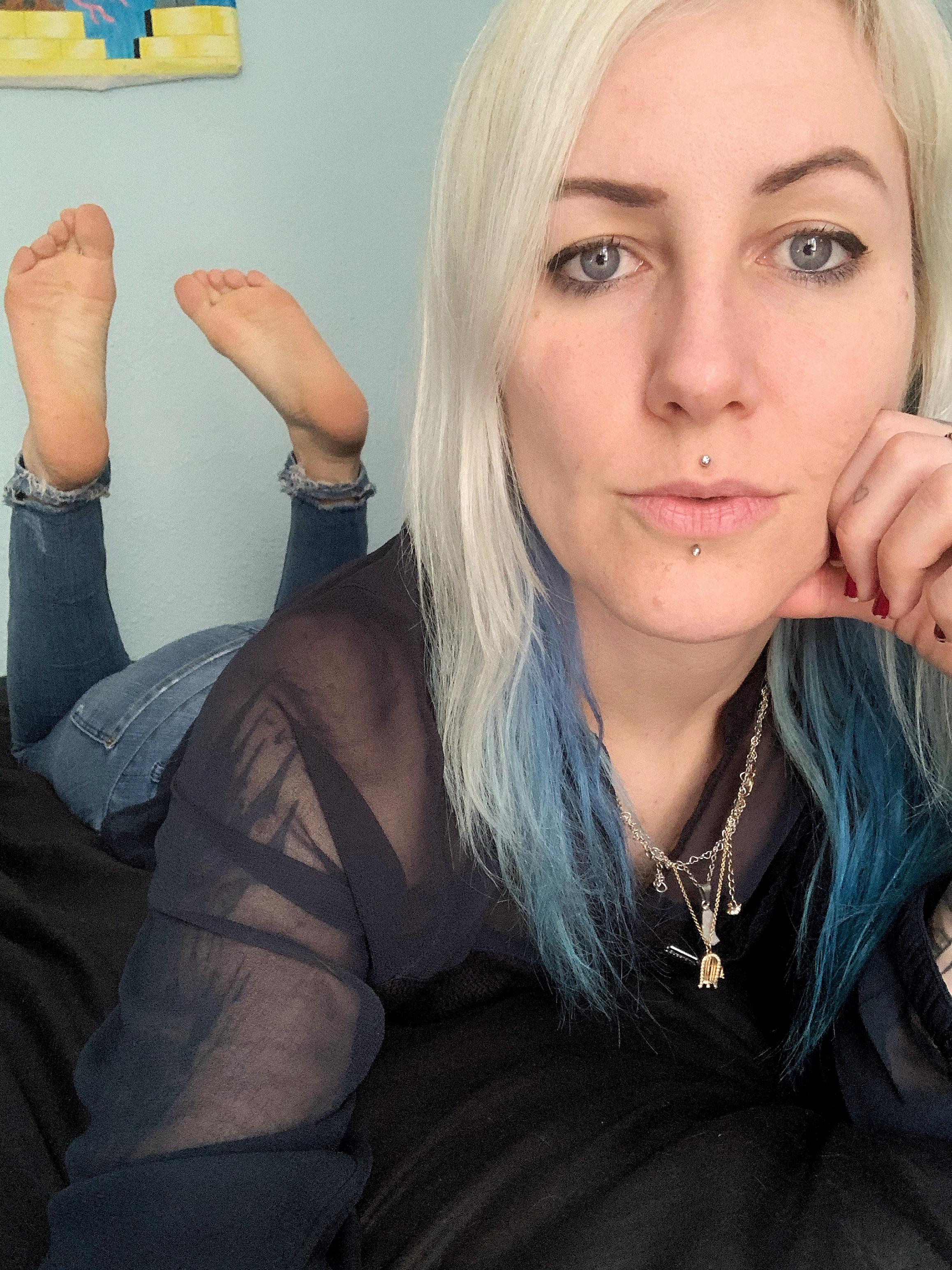 [36F] Hi babes! Any thoughts for the weekend?? | Scrolller