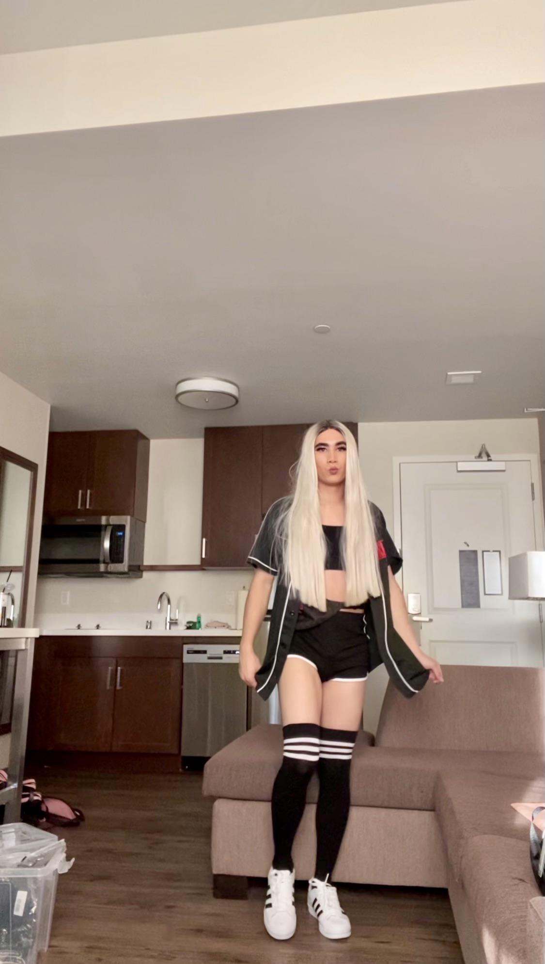 hi cuties :3 | Scrolller