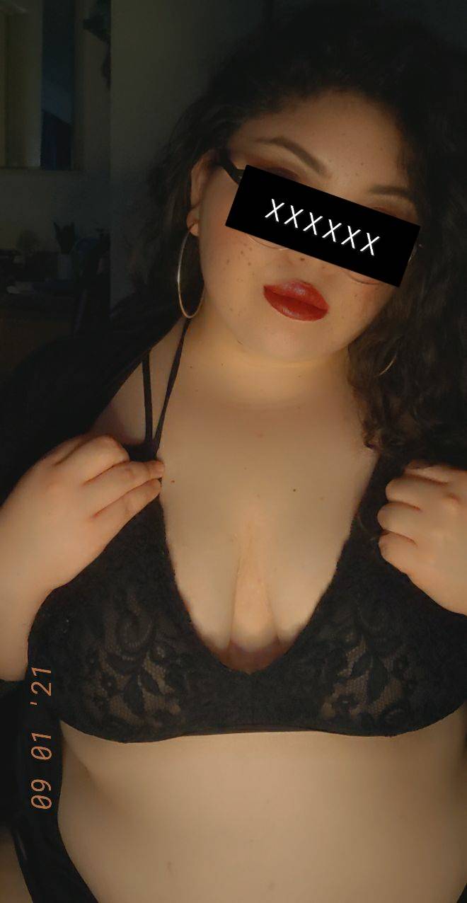 Hi, I'm Lina 😘 | Scrolller