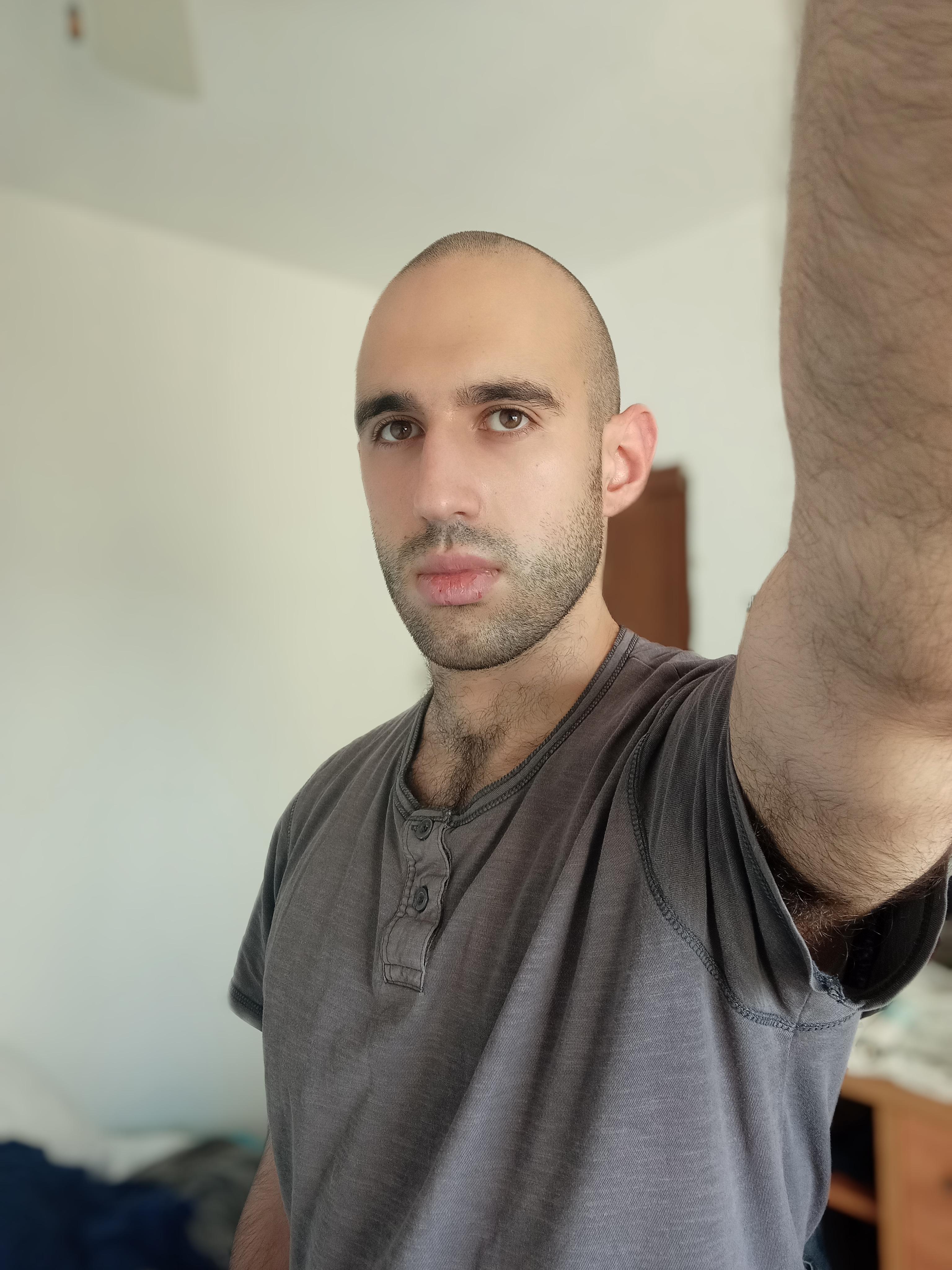 Hi. It's sir. | Scrolller