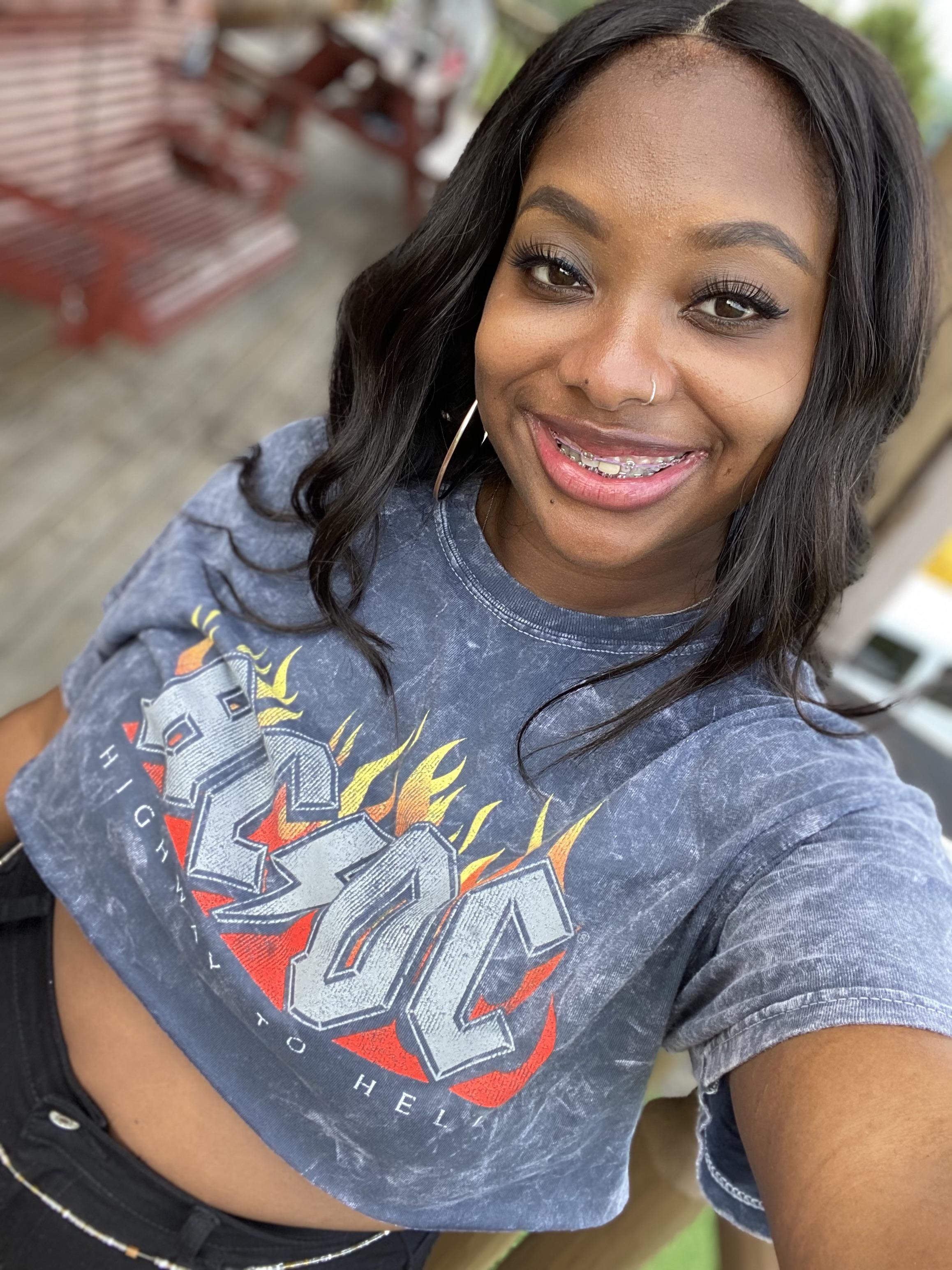 Hi😊 over 18 | Scrolller