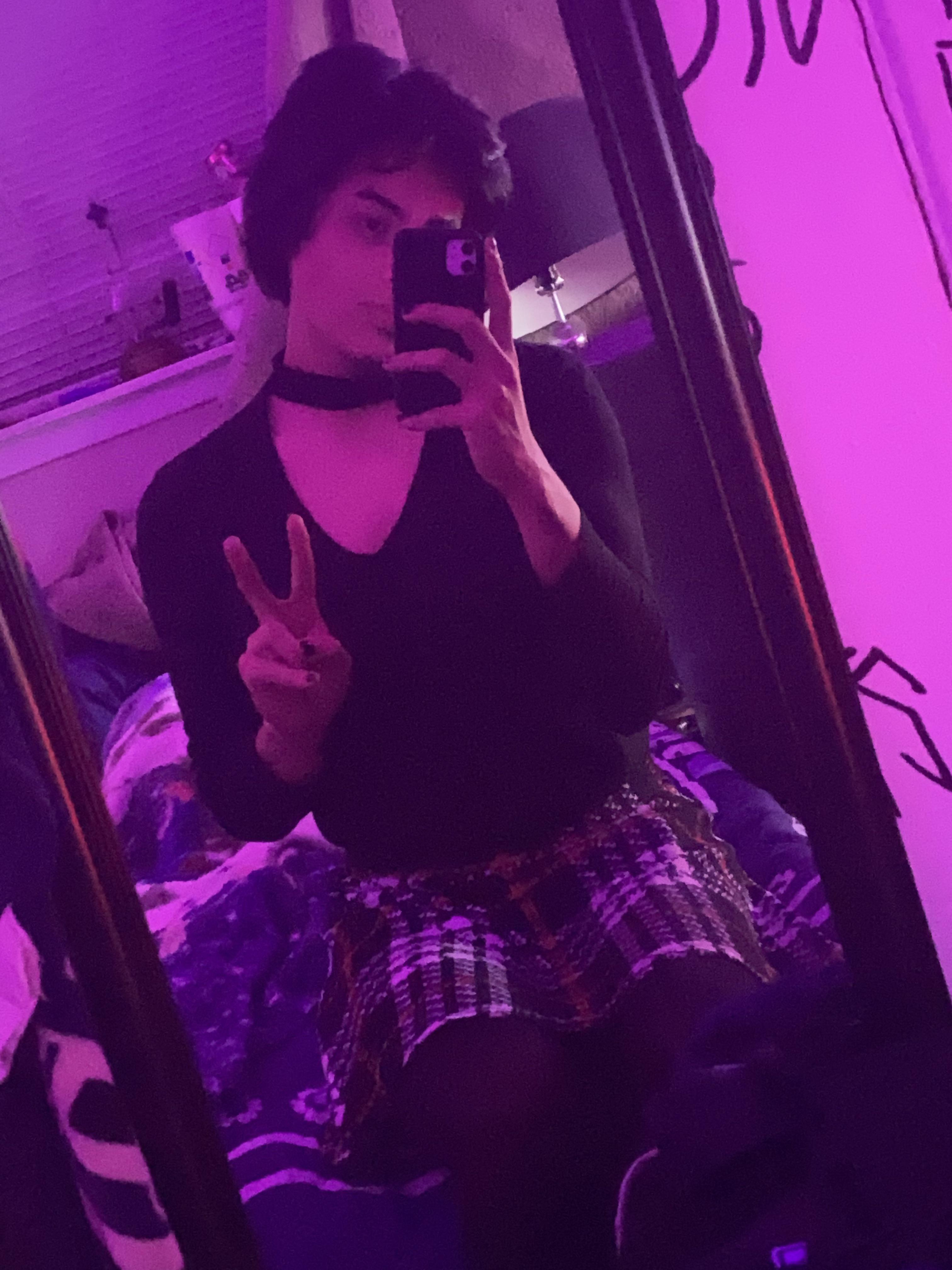 hi to the 5 people who will see this 🥰 | Scrolller