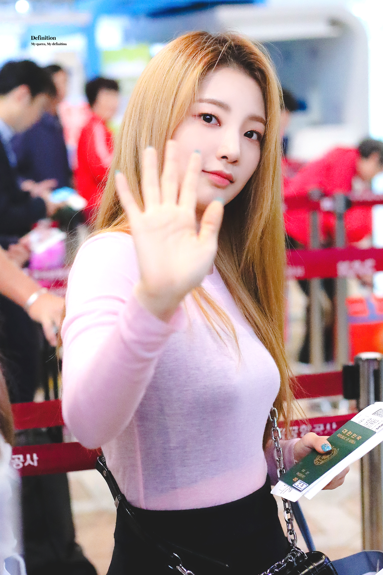 Hi Yeonhee | Scrolller