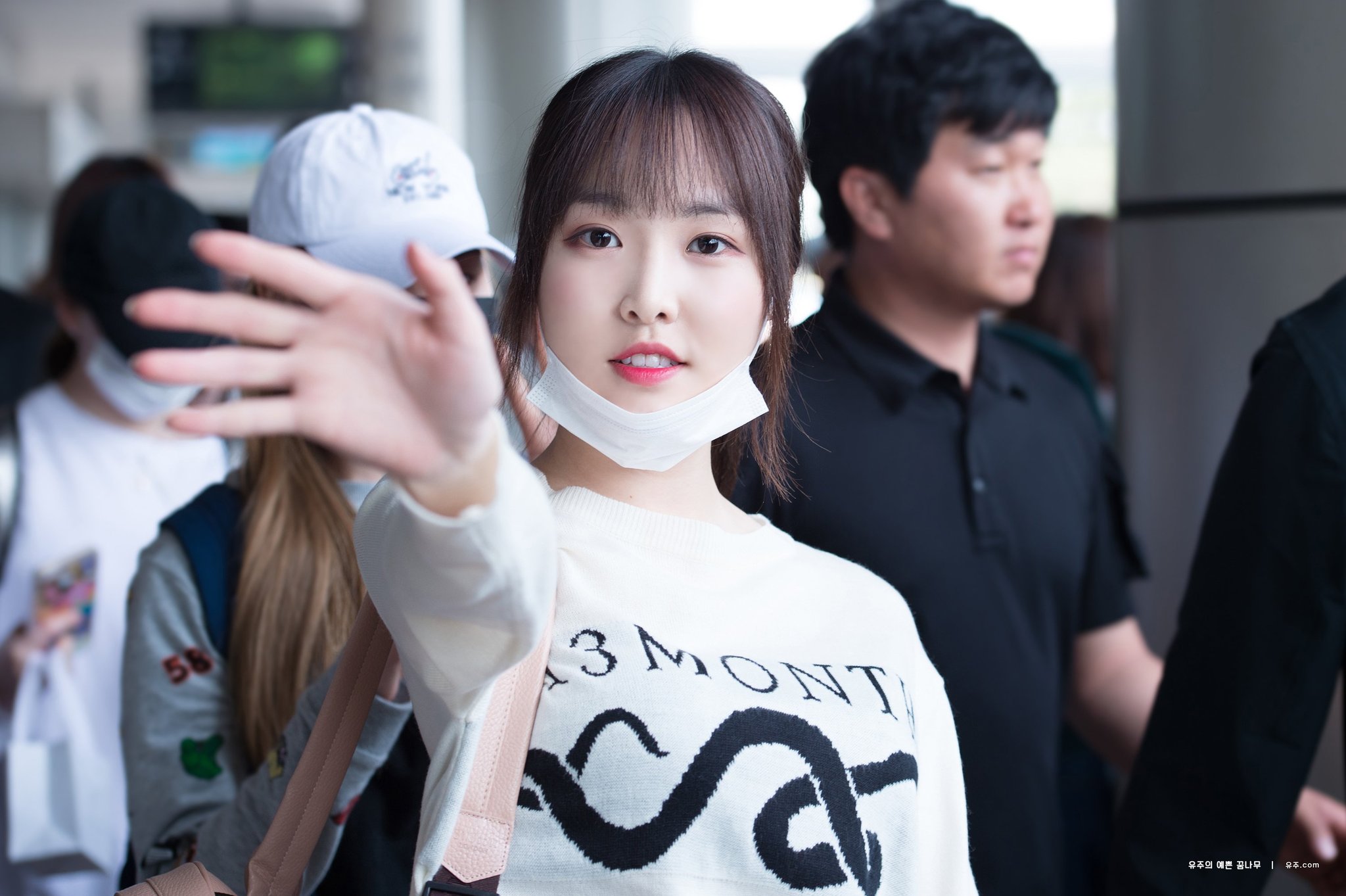 Hi, Yuju! | Scrolller