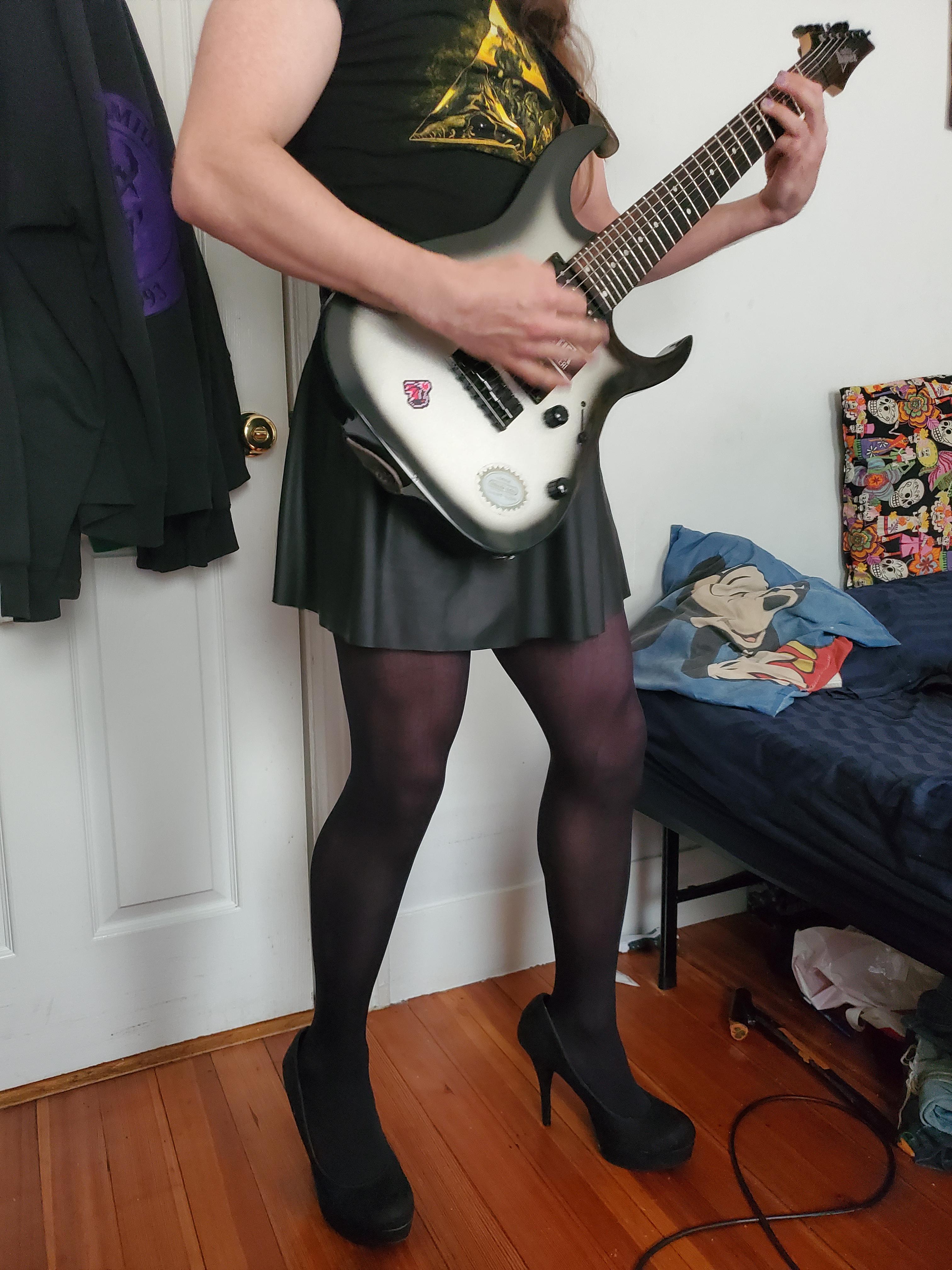 High heels and metal 🤘 | Scrolller