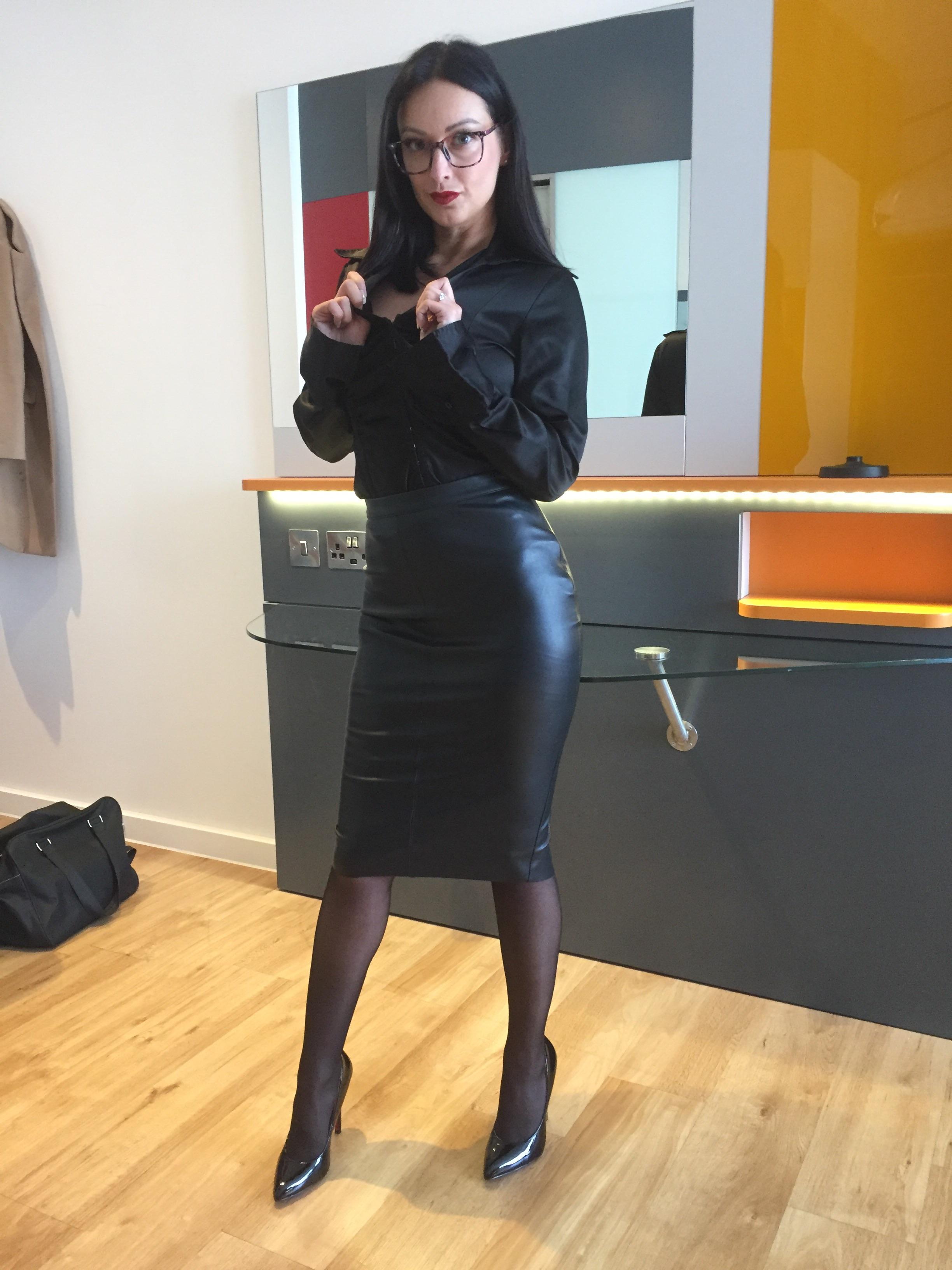 High Waisted Pencil Skirt In High Heels Is What Your Boss Needs Scrolller