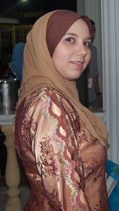 Hijabi MILF with a fat rack [9 images] | Scrolller