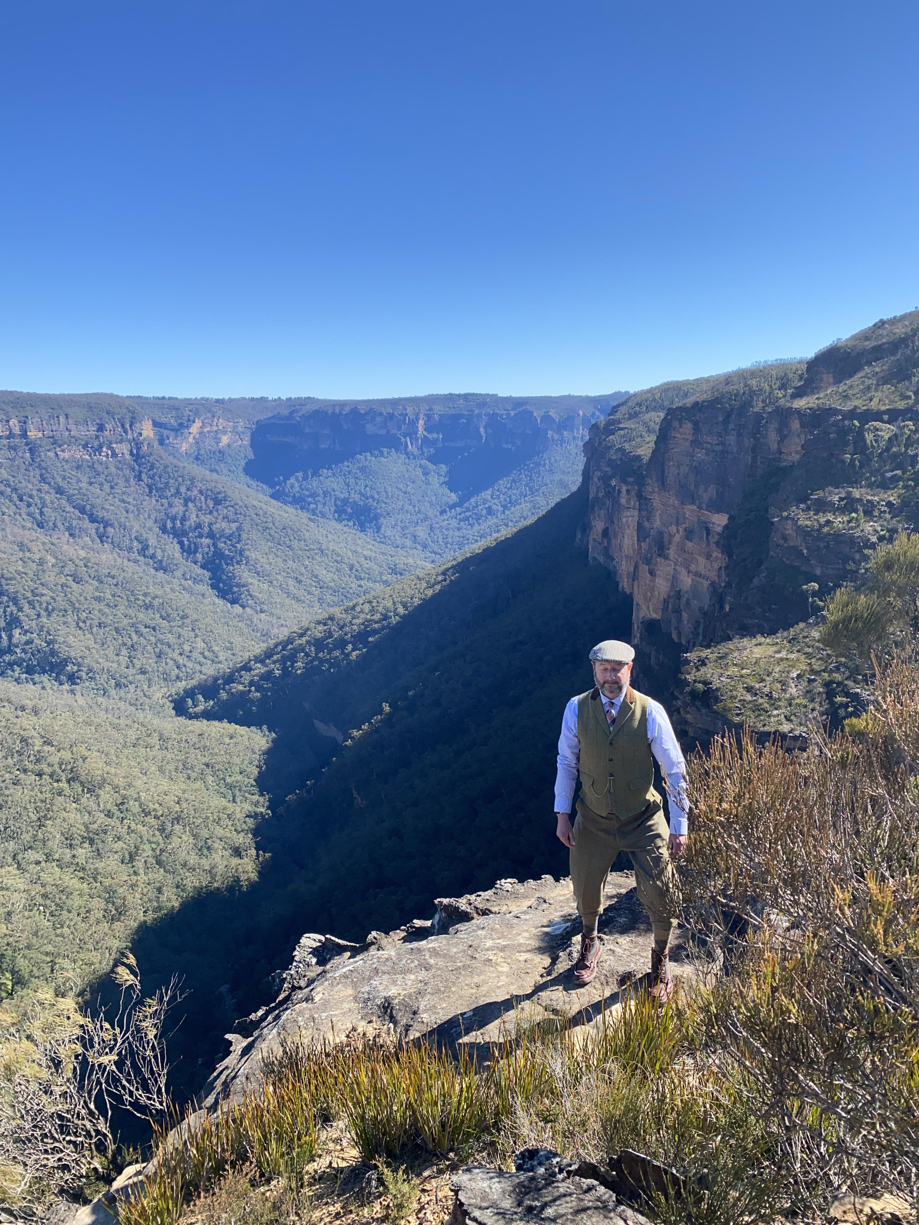 Hiking in the Blue Mountains | Scrolller