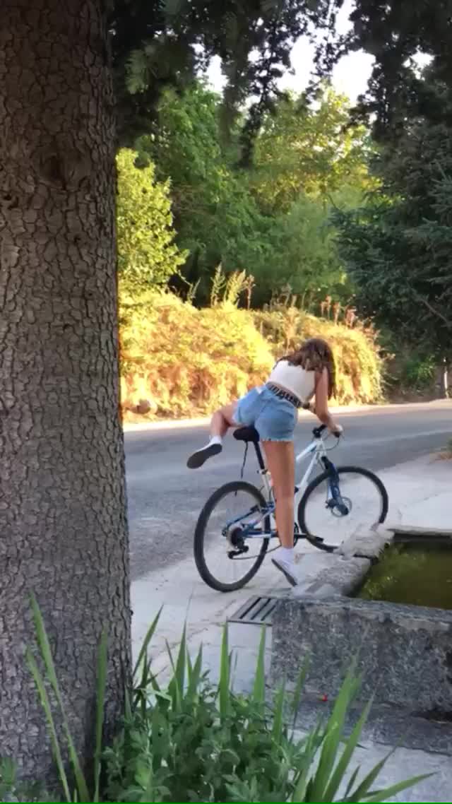 HMC while i ride a bicycle | Scrolller