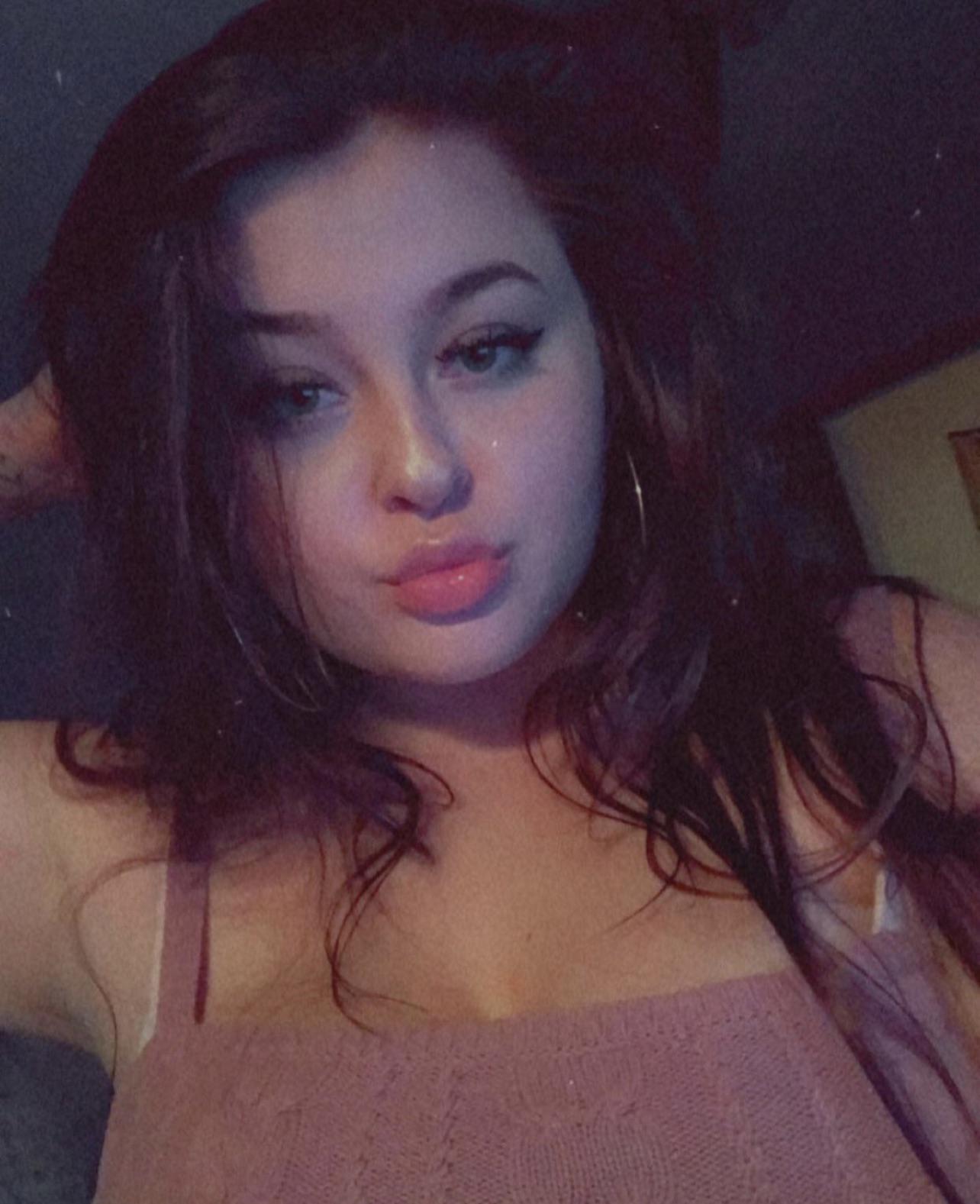 HMU girls and boys hehe and follow me | Scrolller